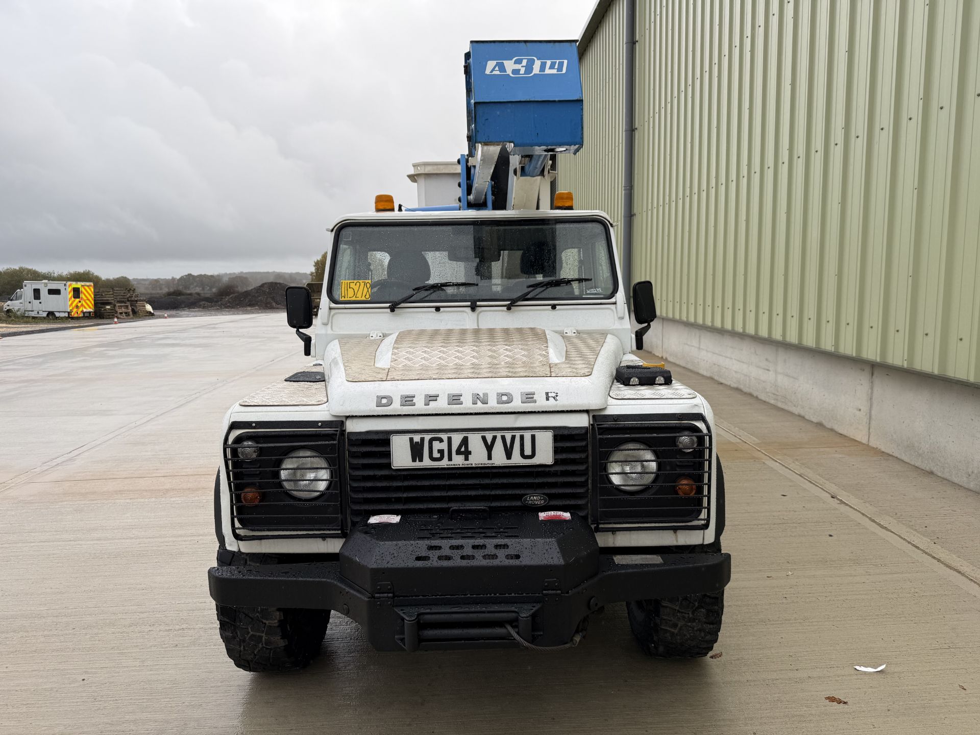 You are bidding on a: 2014 Land Rover Defender 110 13.5m Access ...