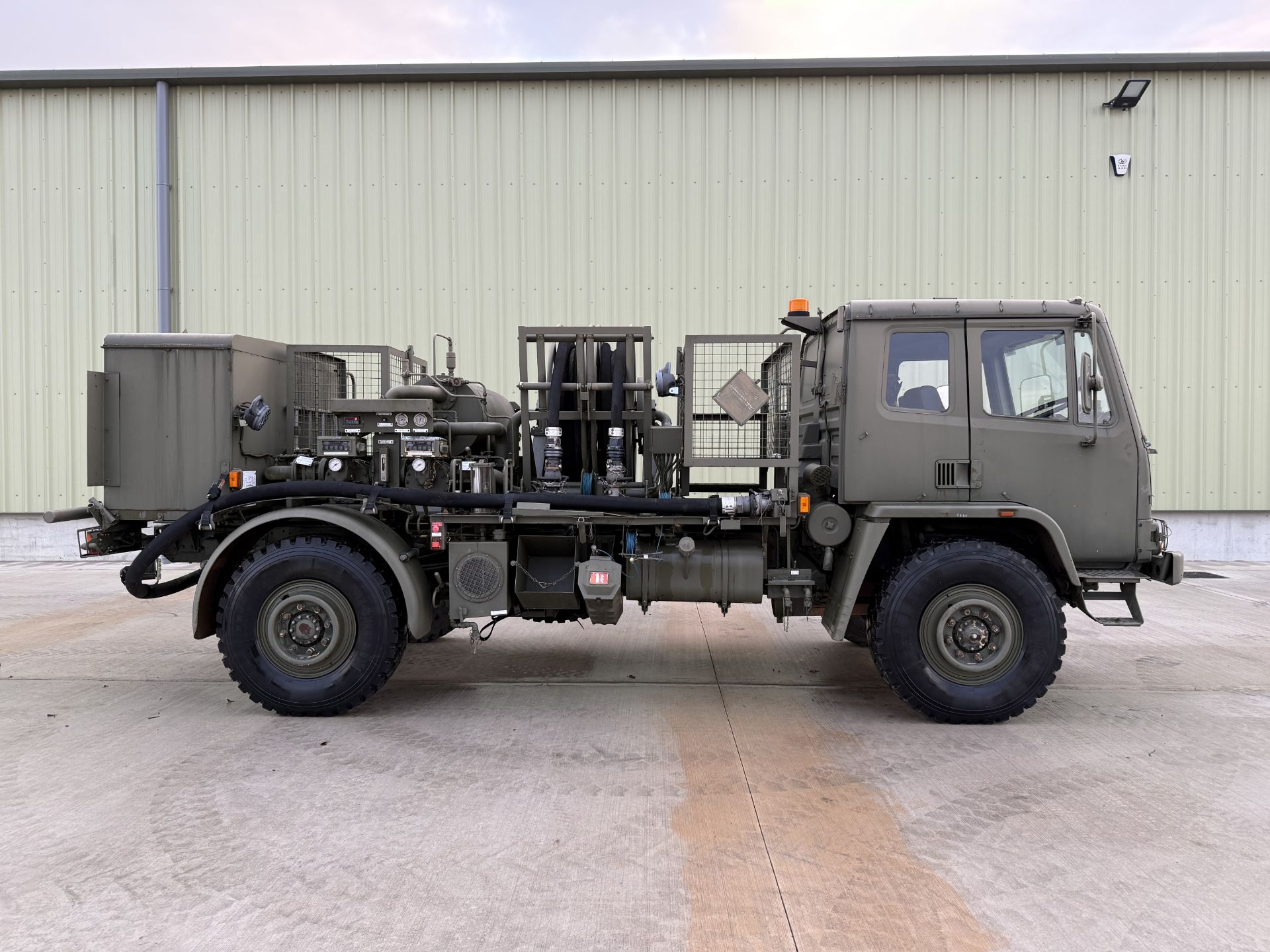 You are bidding on a: Leyland DAF 4x4 Fuel Dispensing Unit, Direct from ...