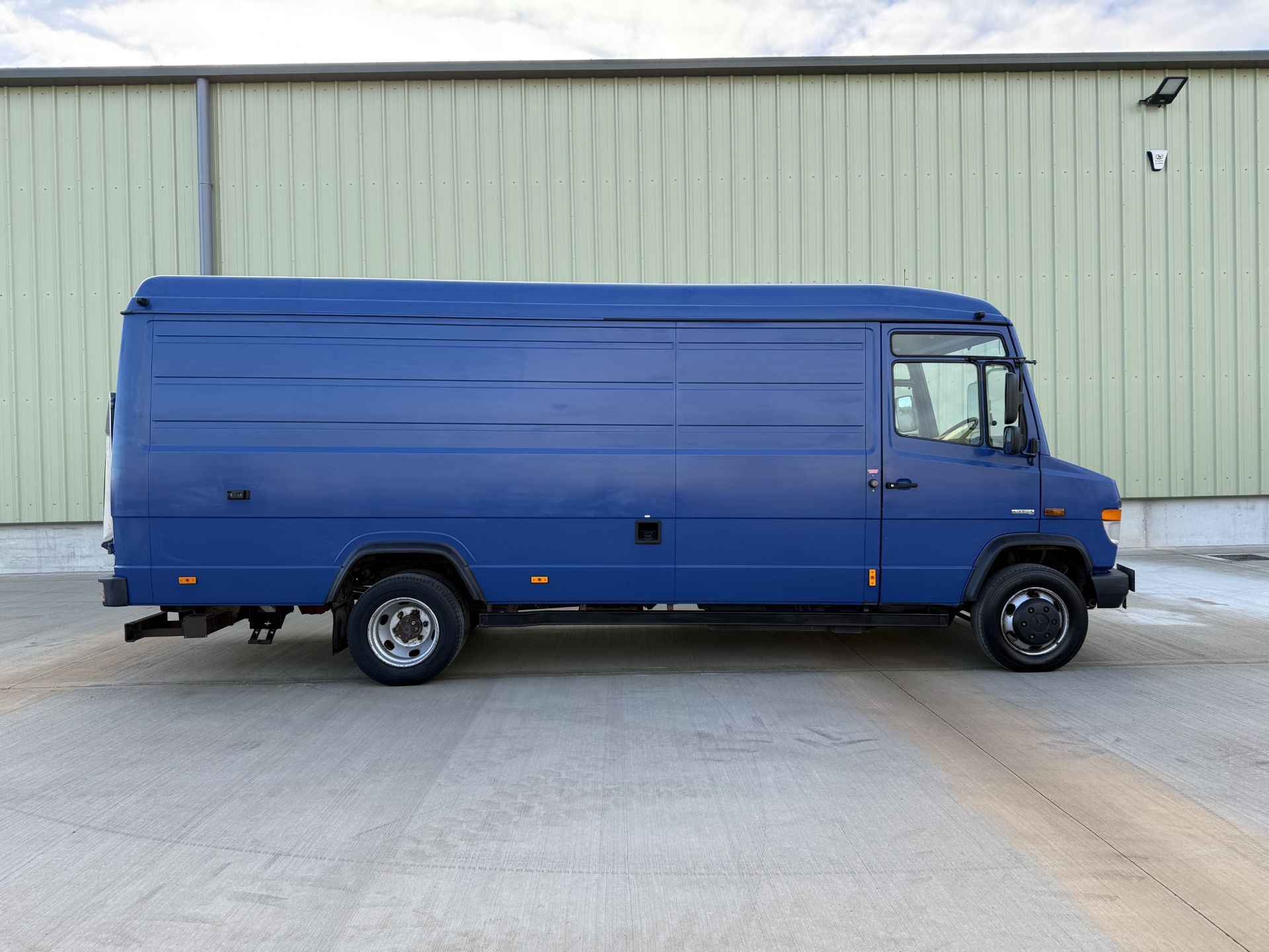 You are bidding on a: Mercedes 818D Long Wheel Base Van c/w Tail Lift ...