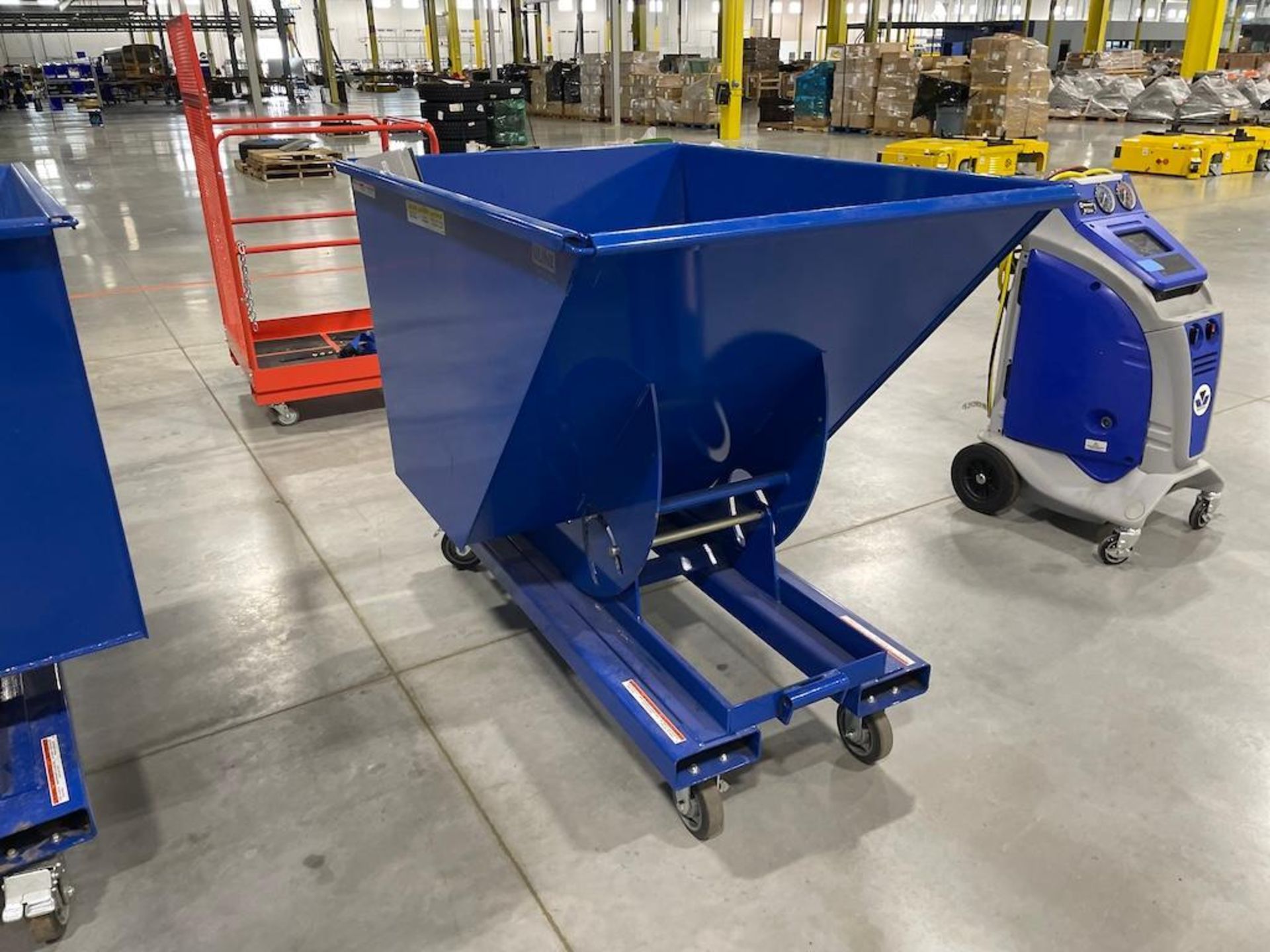 PORTABLE STEEL TIPPER WITH FORKLIFT COMPATIBILITY [K8]
