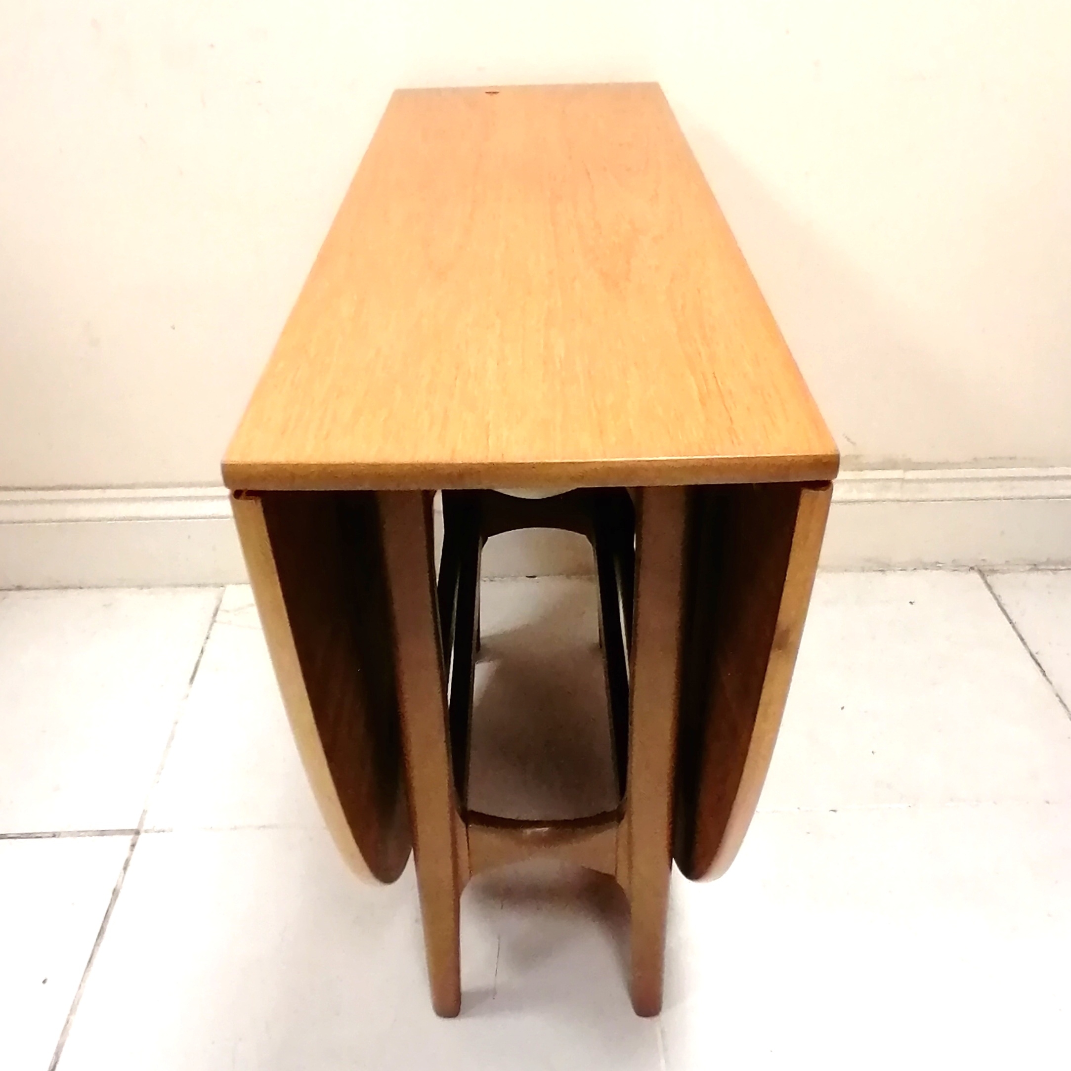 Mid century dteak oval drop flap table - open 167cm long x 98cm wide x ...
