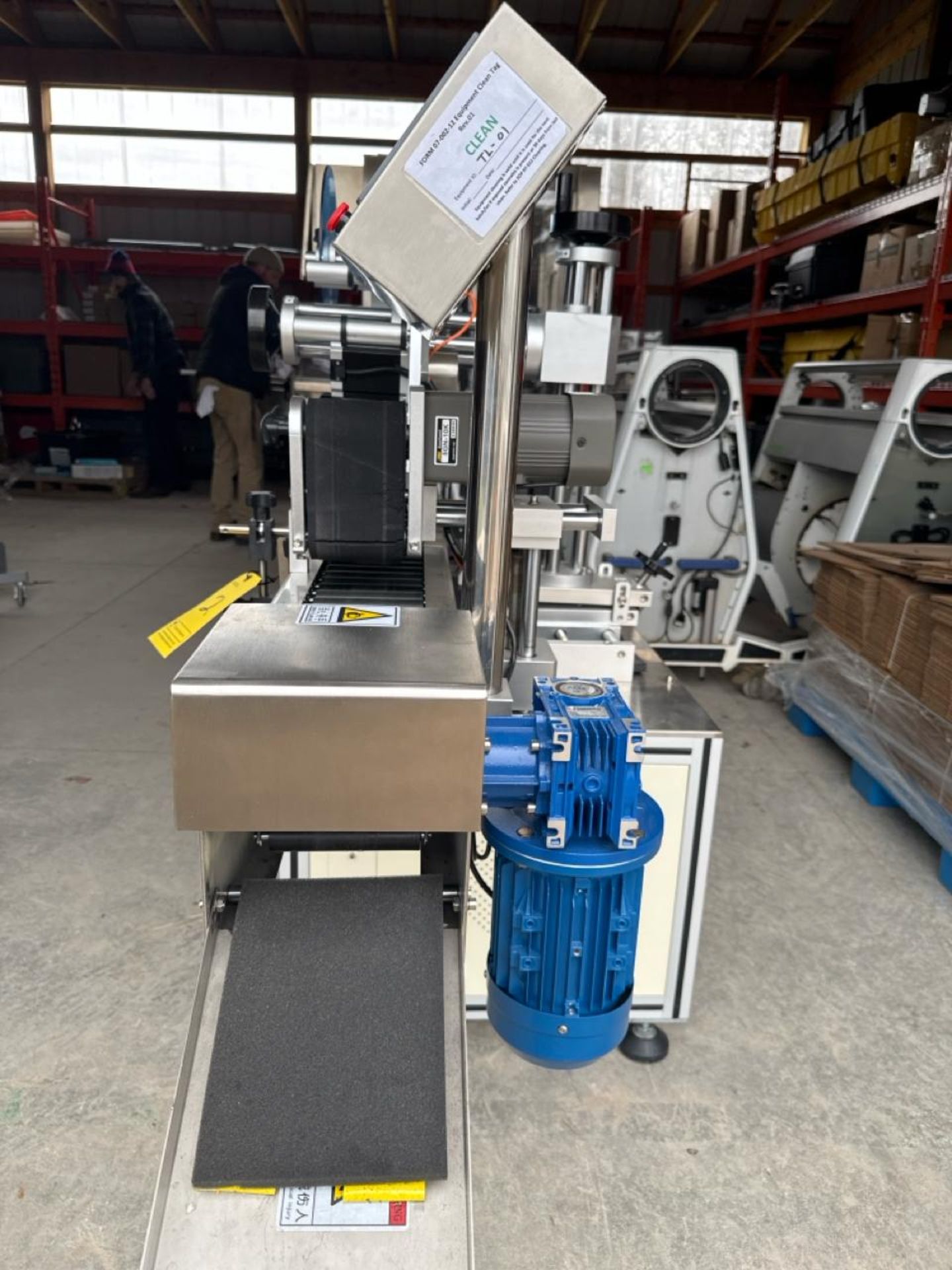 Auchan Tech. Fully Automatic High-Speed Round Bottle Labeling Machine ...