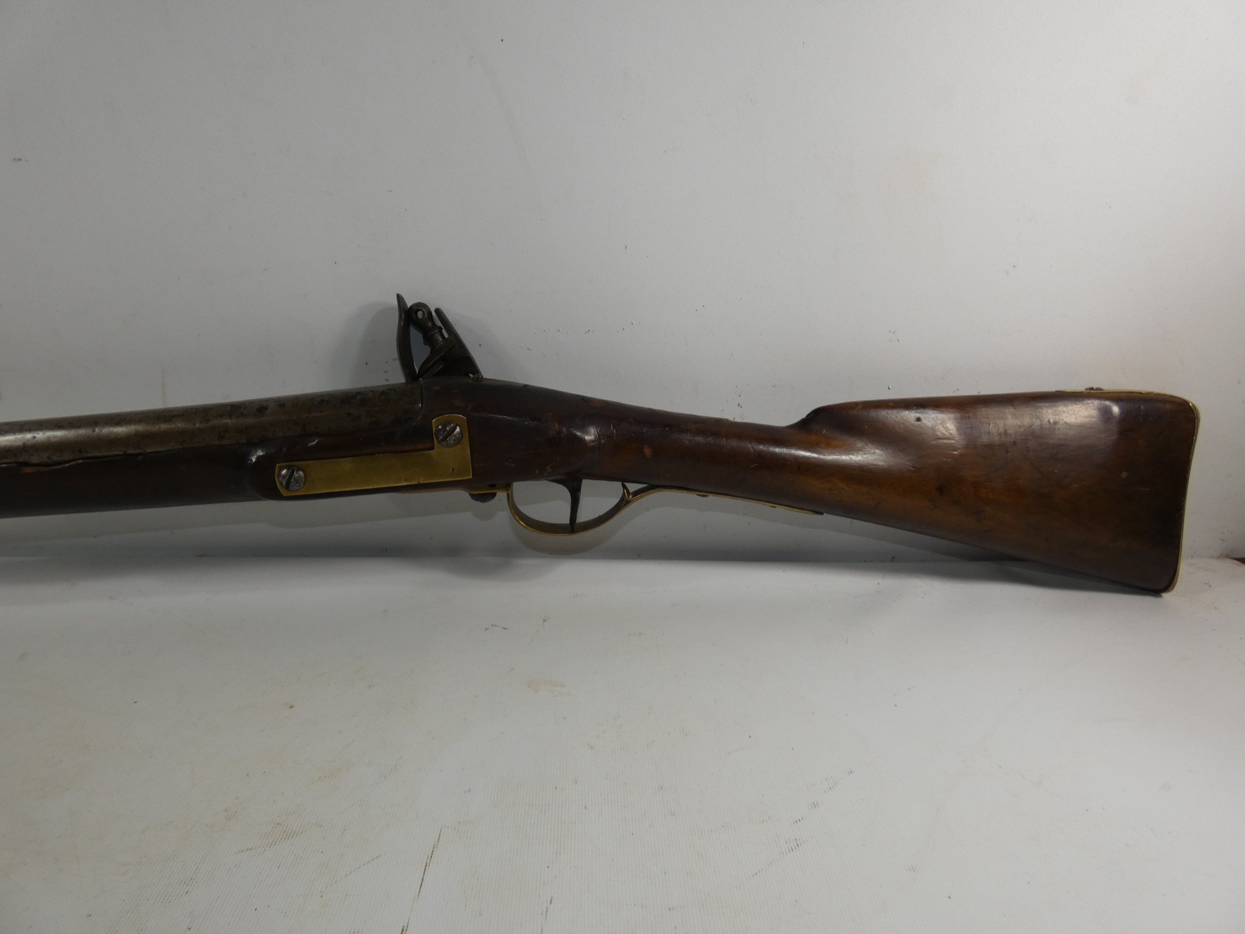 AN ANTIQUE FINTLOCK DOG LOCK MUSKET, 94CM BARREL, WOODEN STOCKED WITH ...