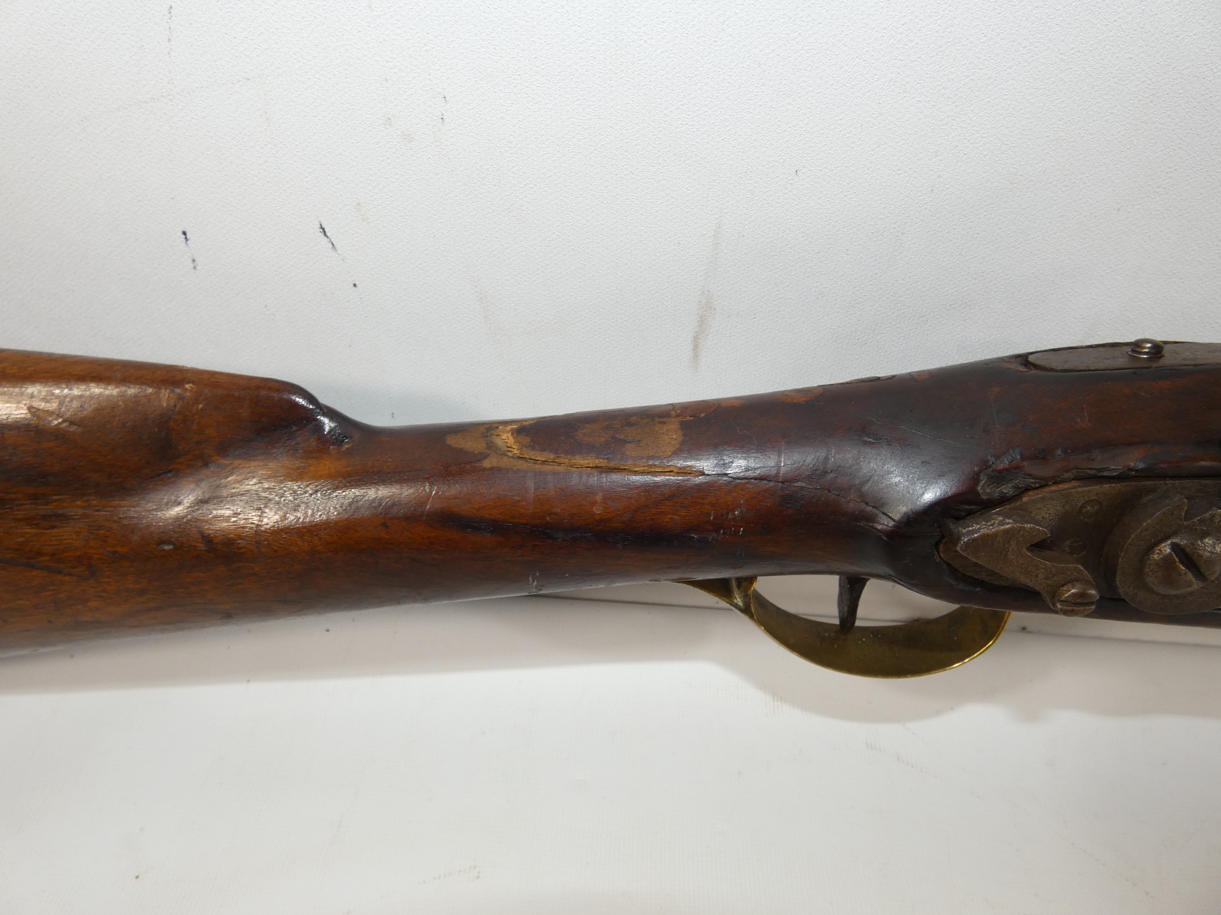 AN ANTIQUE FINTLOCK DOG LOCK MUSKET, 94CM BARREL, WOODEN STOCKED WITH ...