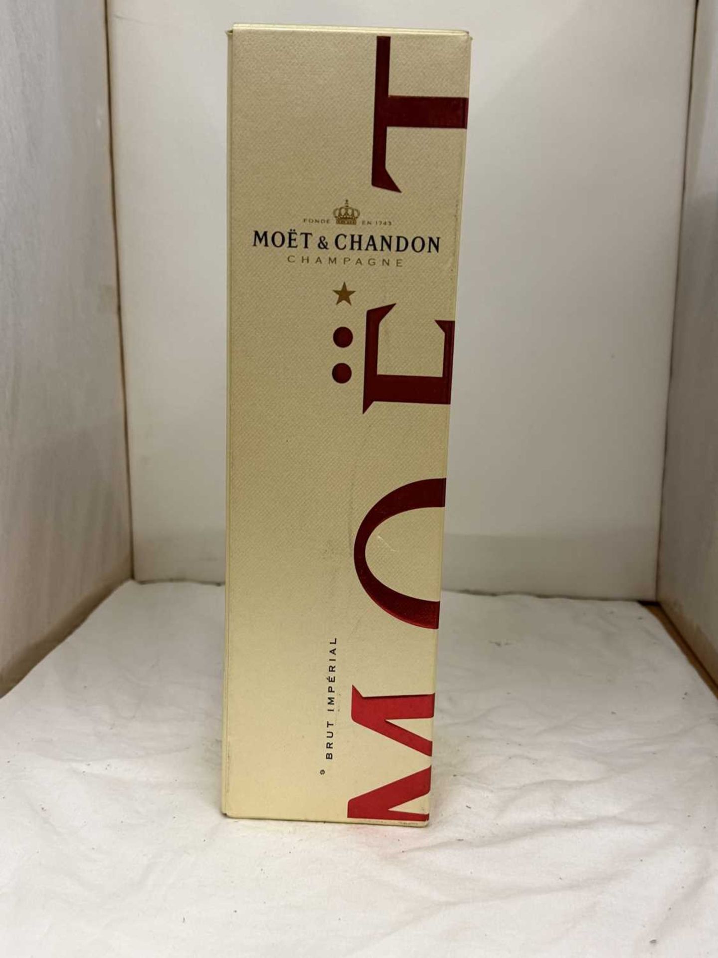 Moët & Chandon Brut Impérial – Champagne (with Paper Gift Box) Type ...