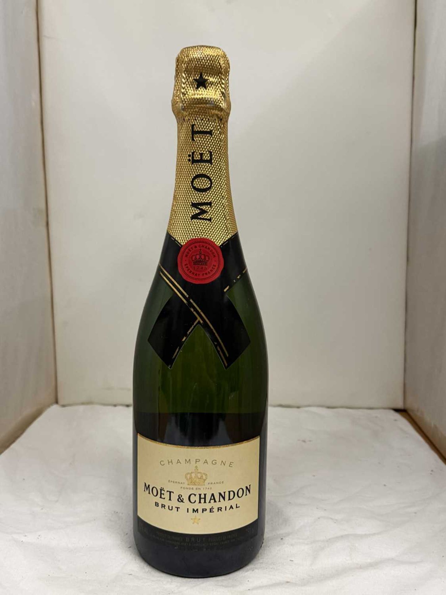 Moët & Chandon Brut Impérial – Champagne (with Paper Gift Box) Type ...