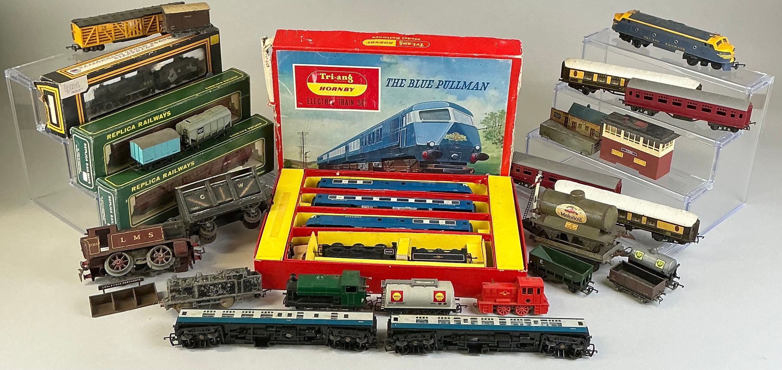 Model Railway - A Tri-ang Hornby 00 gauge Electric Train Set, The Blue ...