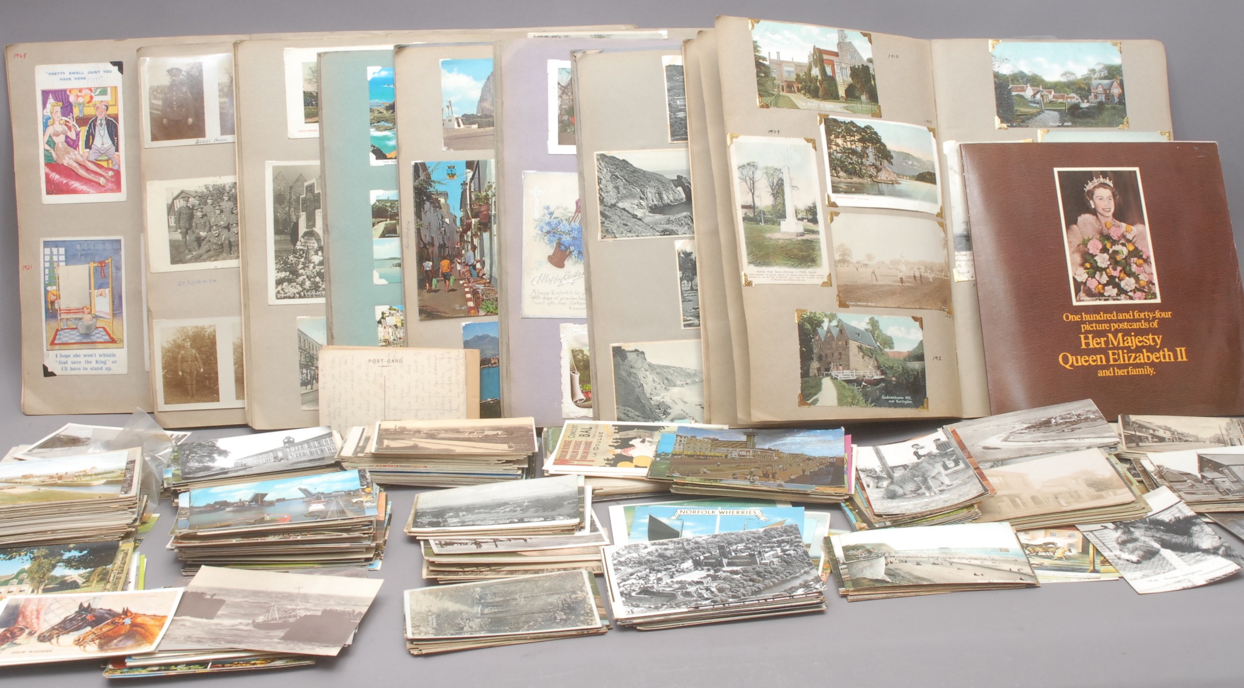 Collectables - a good large collection of Victorian and later postcards ...