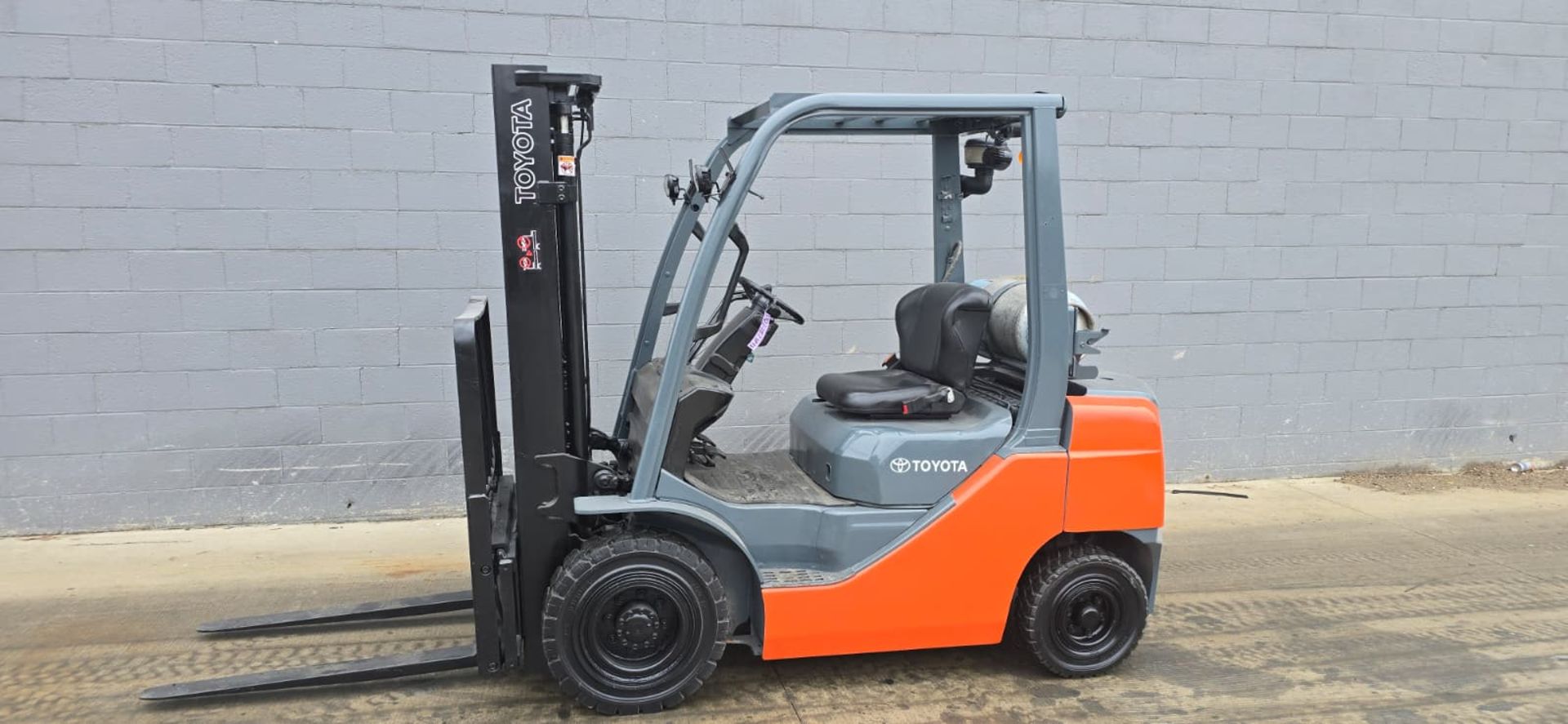 2017 Toyota 8FGU25 5,000LB Pneumatic LP Forklift. 2 stage mast, 131.5 ...