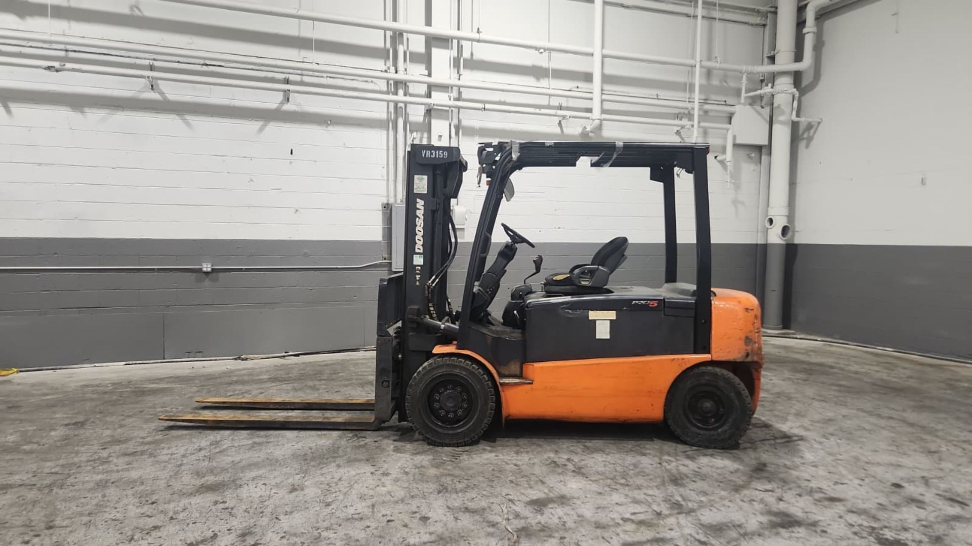 Doosan B50X-5 10,000LB 80 Volt Electric Counterbalance Forklift. 132 ...