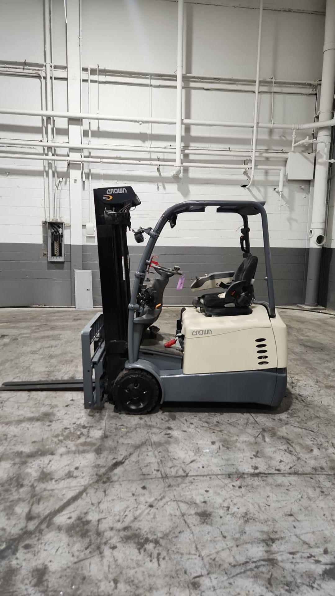 2016 Crown SC5225-35 3,500 LB 3-Wheel Counterbalane Electric Forklift ...