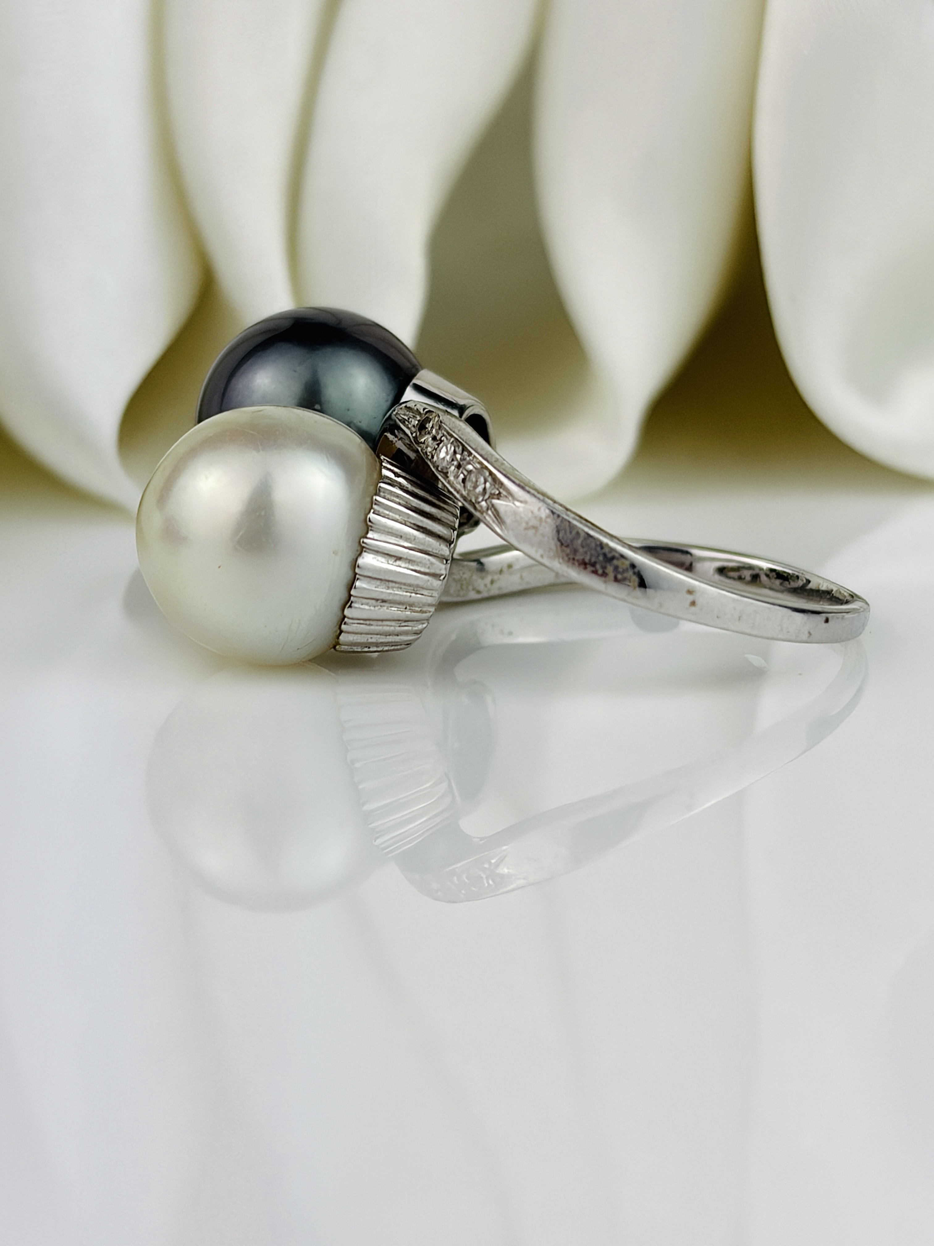 Huge 18ct White Gold Tahitian and South Sea Pearl Moi et Toi Twist Ring ...