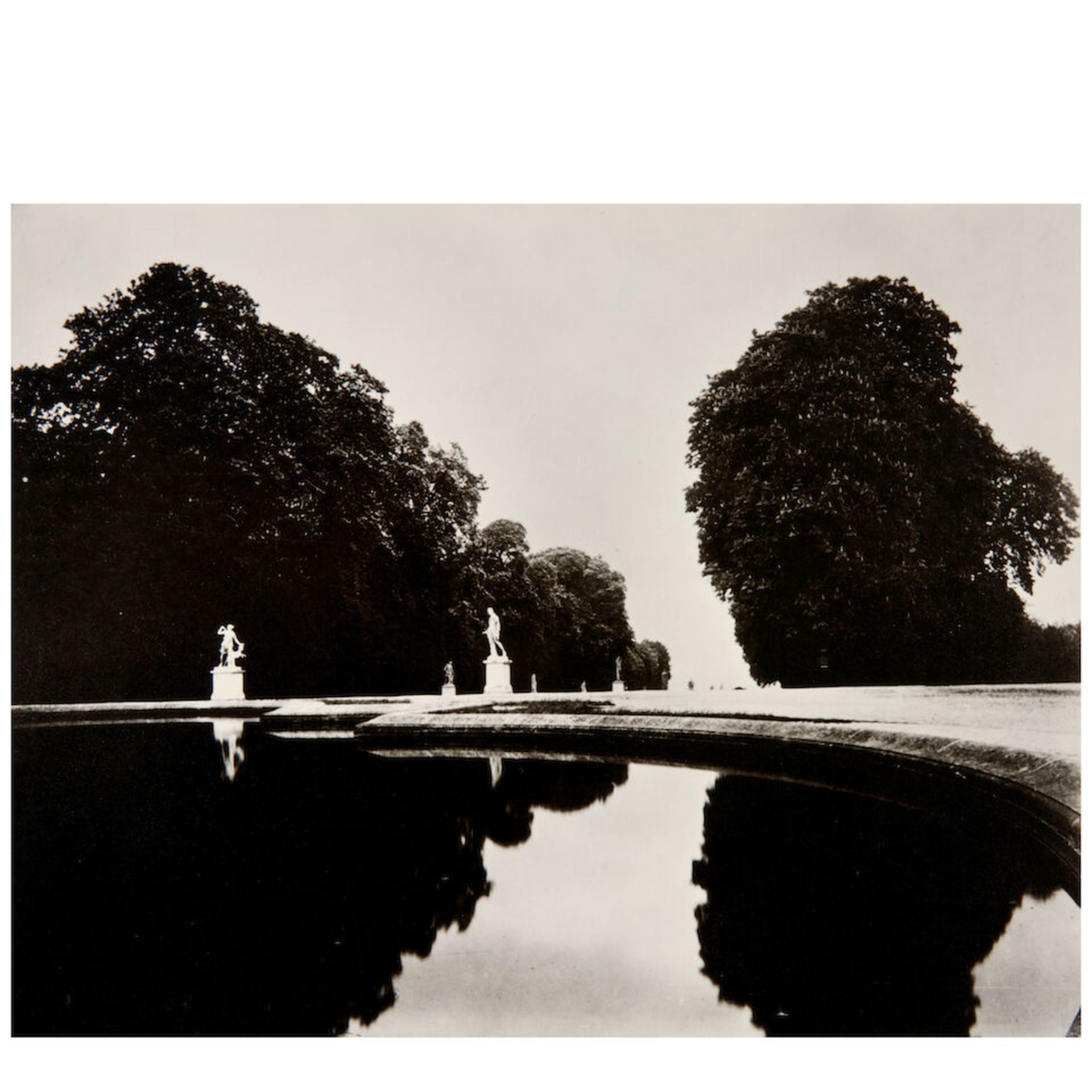 Eugène Atget (1857-1927) St. Cloud, 1915-19 Gelatin silver print ...