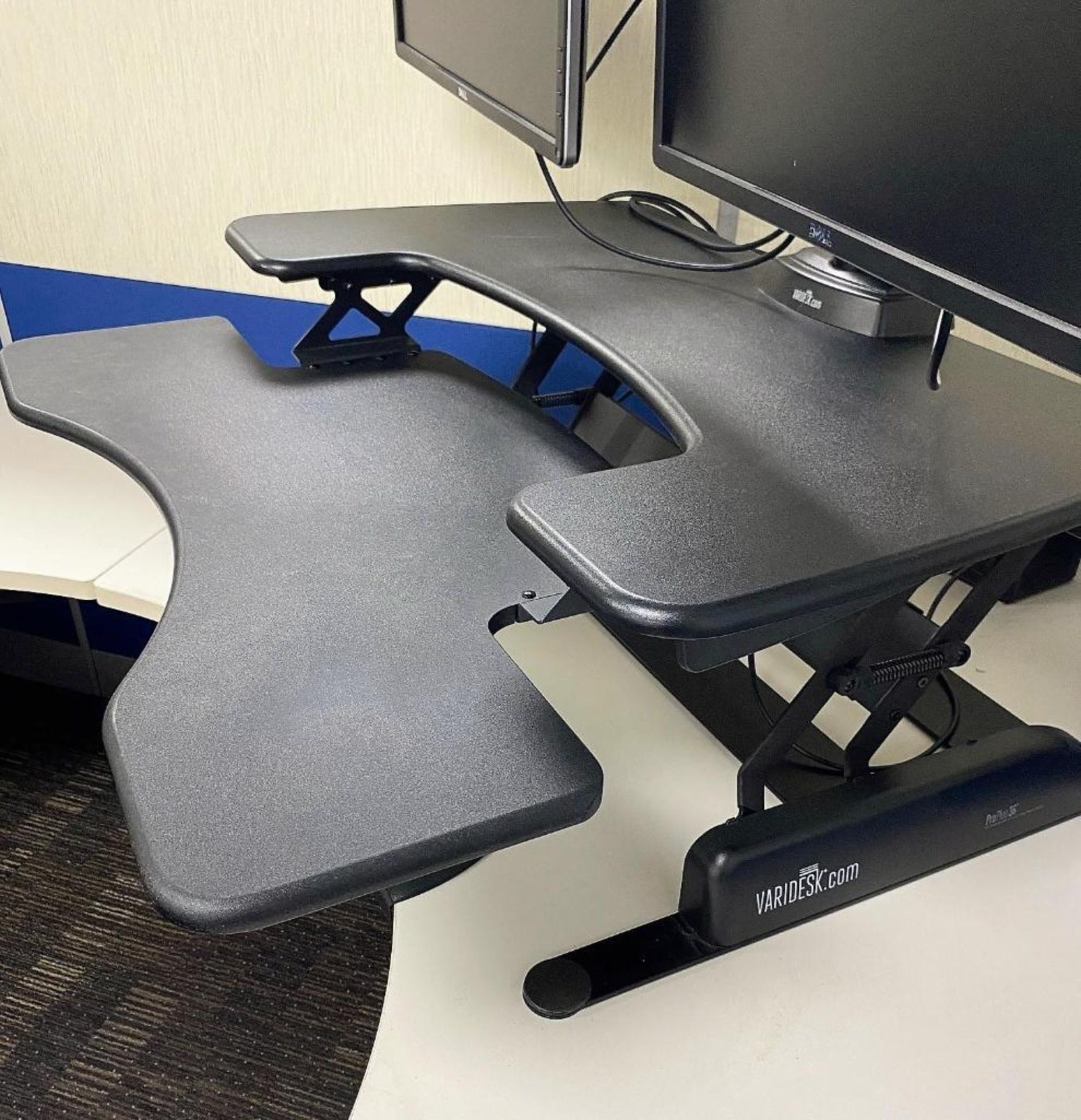 VariDesk Pro Plus 36 Manual Standing Desktop Riser.