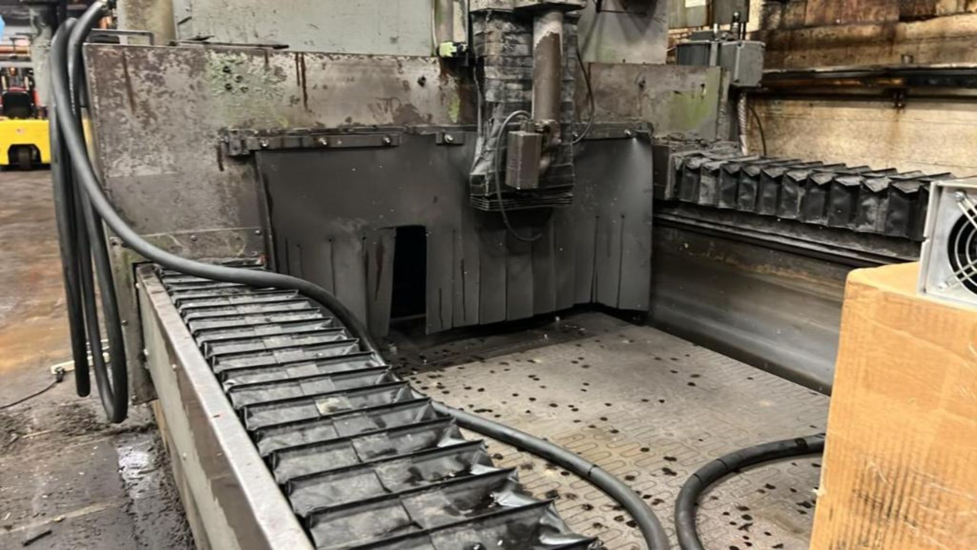 Reform Vertical Grinder, Model# AR40-13NC. With 32" x 160" Electro ...