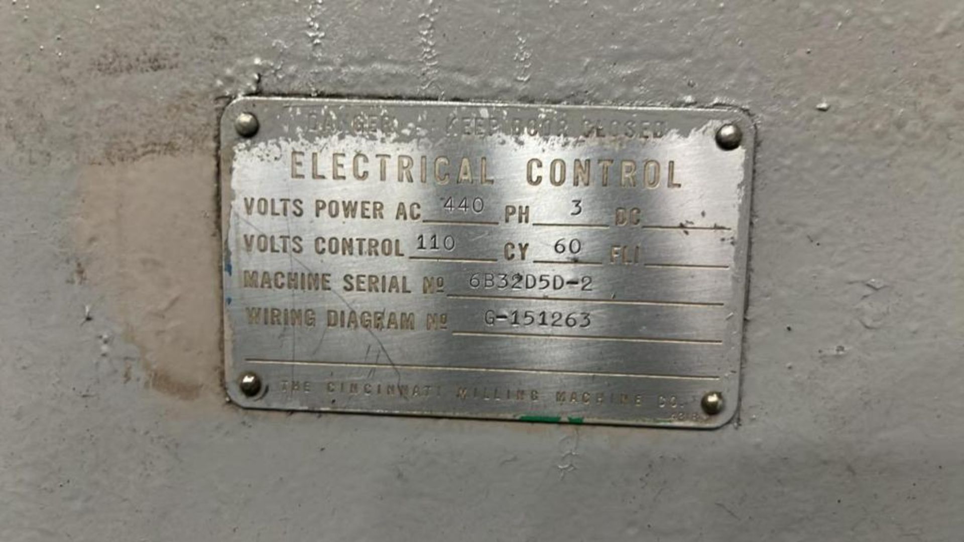 Cincinnati Horizontal Duplex Mill. **ONLY 1 SPINDLE OPERATIONAL AS IS**