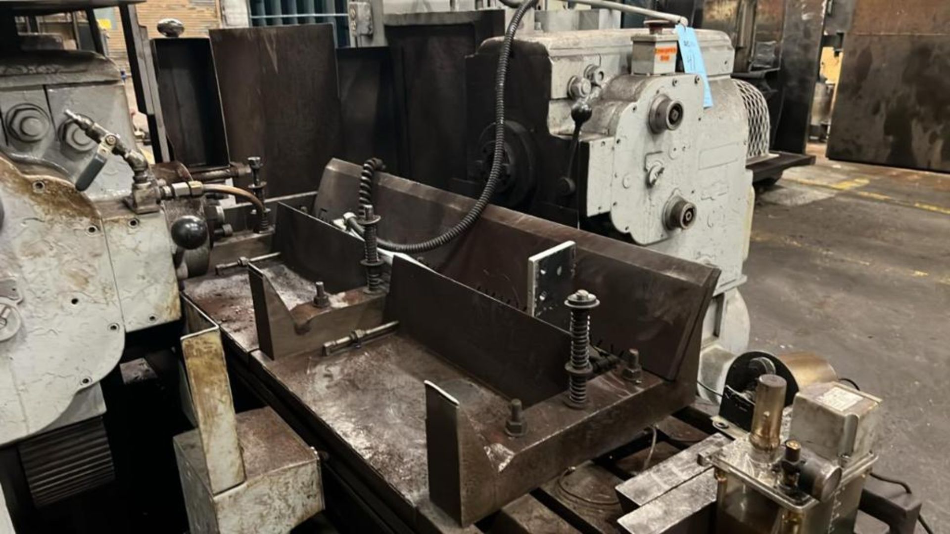 Cincinnati Horizontal Duplex Mill. **ONLY 1 SPINDLE OPERATIONAL AS IS**