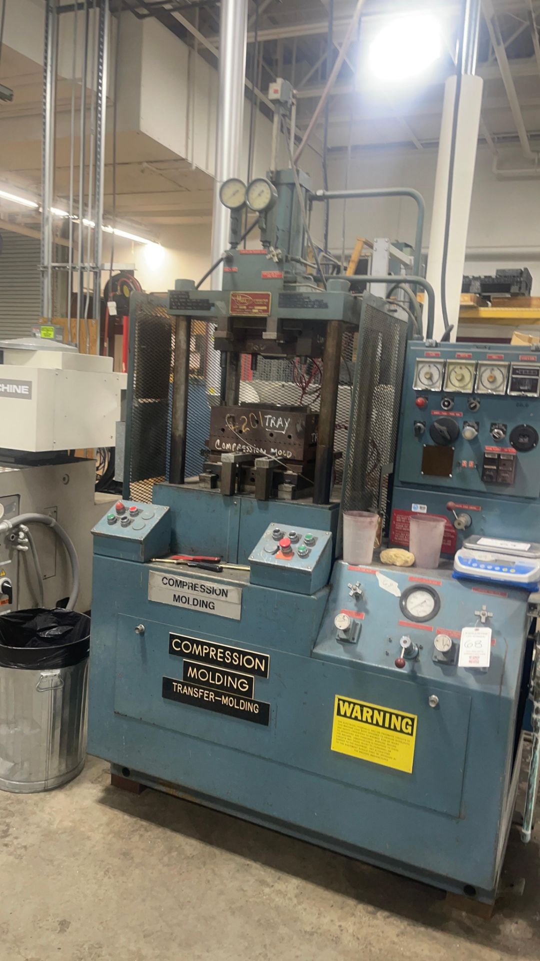 50 Ton Hull Compression Molding Machine, Model 359-F, Tonnage: 50 ...