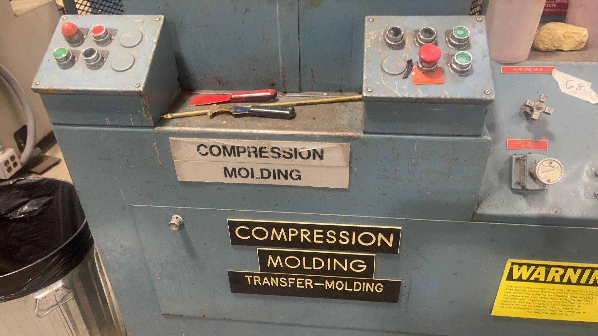 50 Ton Hull Compression Molding Machine, Model 359-F, Tonnage: 50 ...