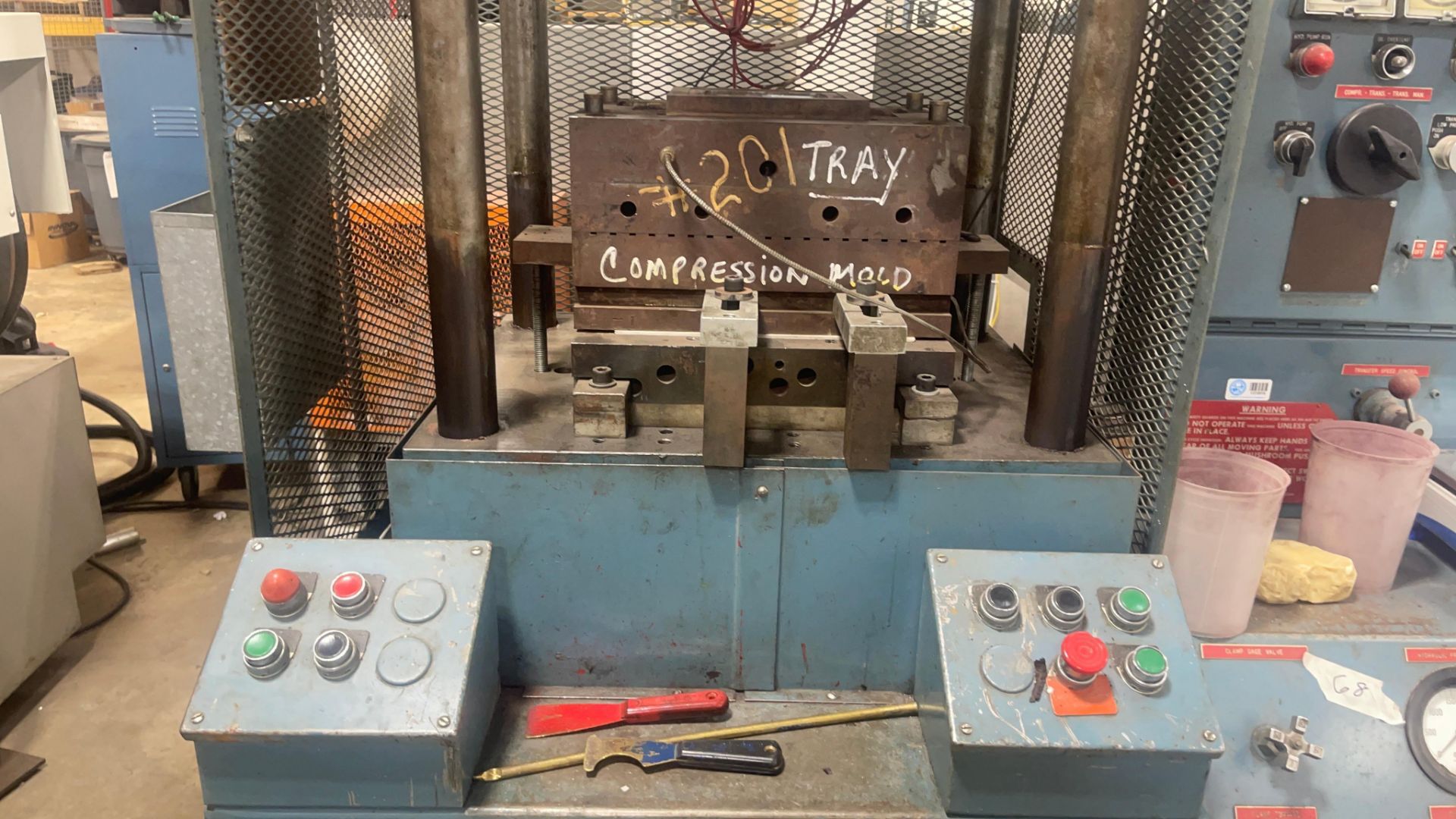 50 Ton Hull Compression Molding Machine, Model 359-F, Tonnage: 50 ...