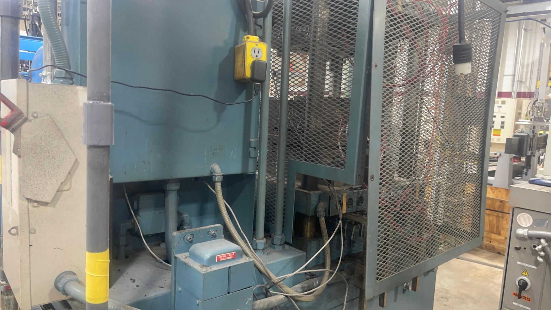 50 Ton Hull Compression Molding Machine, Model 359-F, Tonnage: 50 ...