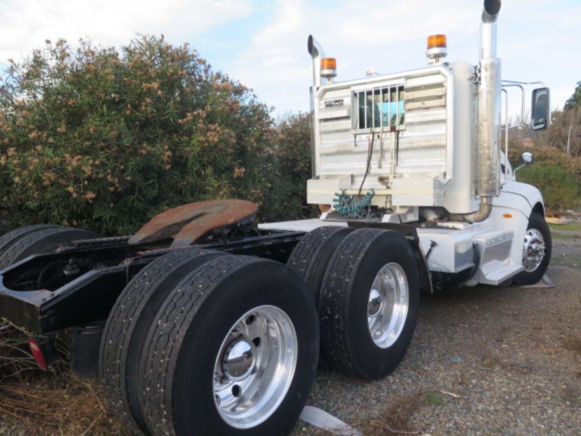 212 Peterbilt Day Cab Semi Tractor lisc# 9E28537 w/ Diesel Engine ...