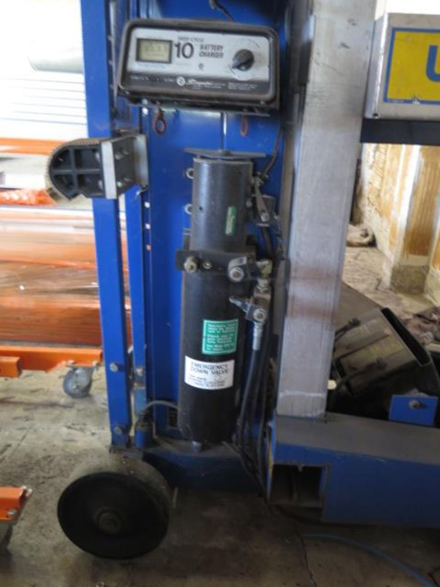 UpRight UL-31 Hydraulic Man Lift w/ Built-In Charger (SOLD AS-IS - NO ...