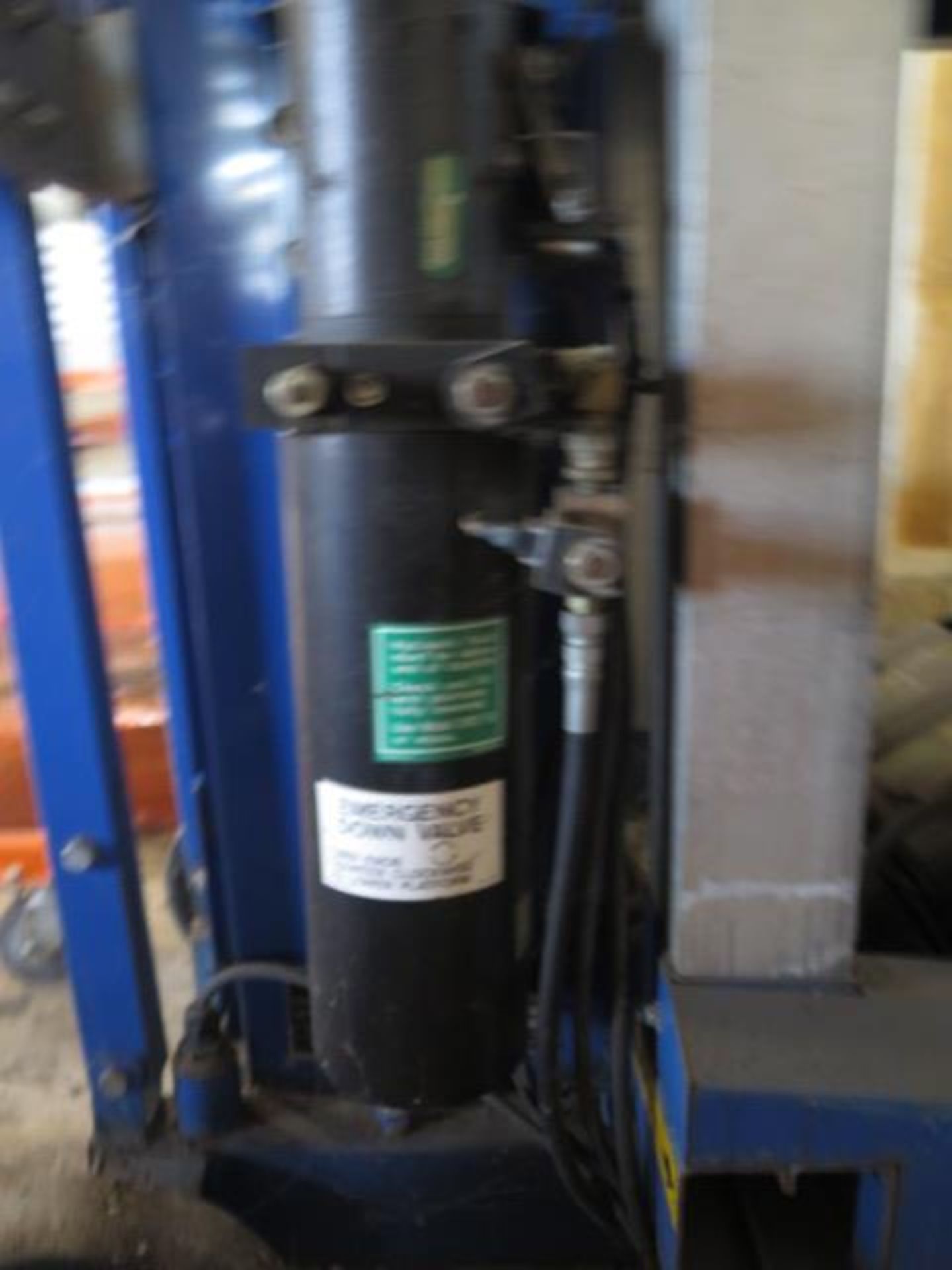 UpRight UL-31 Hydraulic Man Lift w/ Built-In Charger (SOLD AS-IS - NO ...
