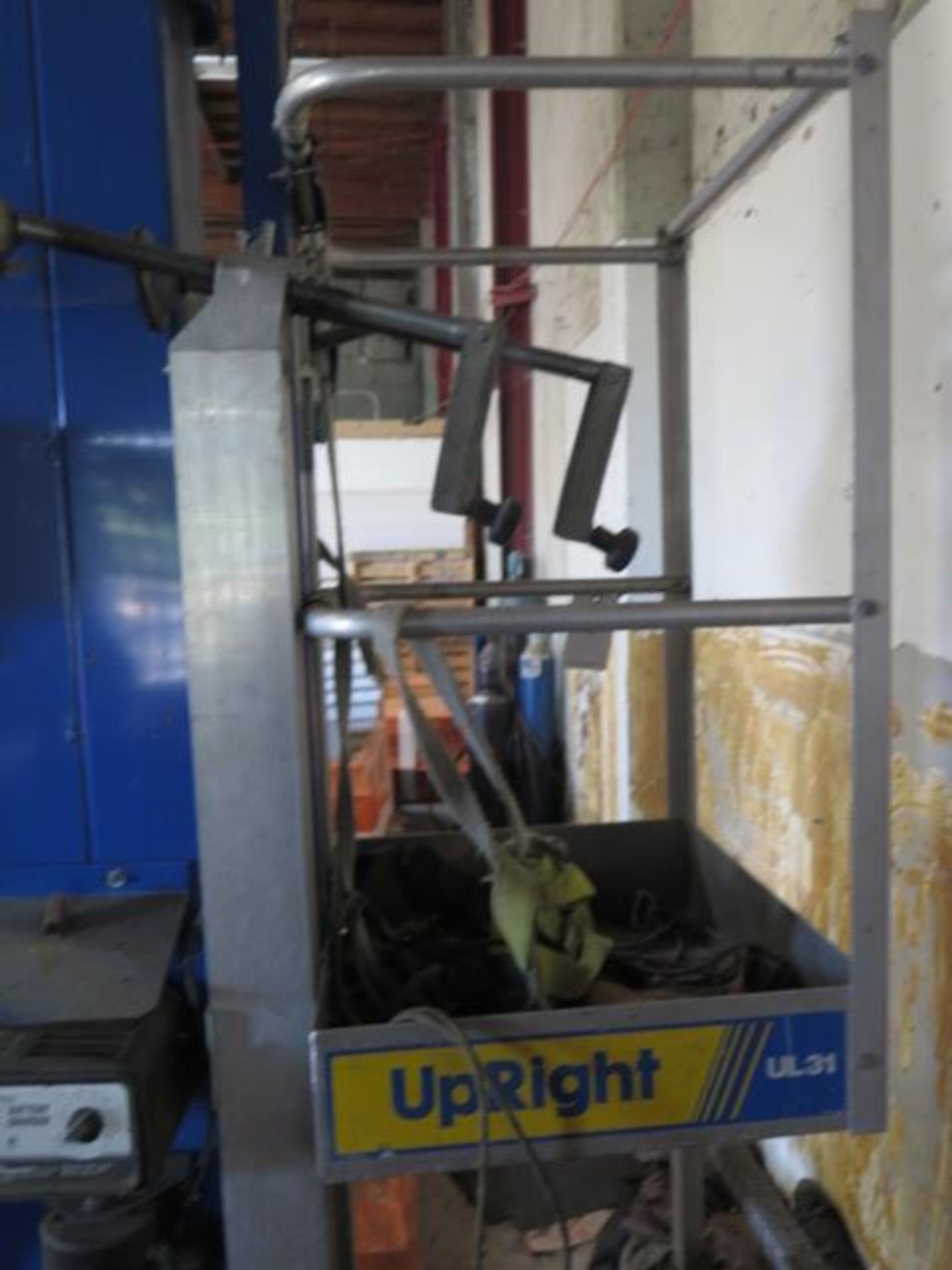 UpRight UL-31 Hydraulic Man Lift w/ Built-In Charger (SOLD AS-IS - NO ...