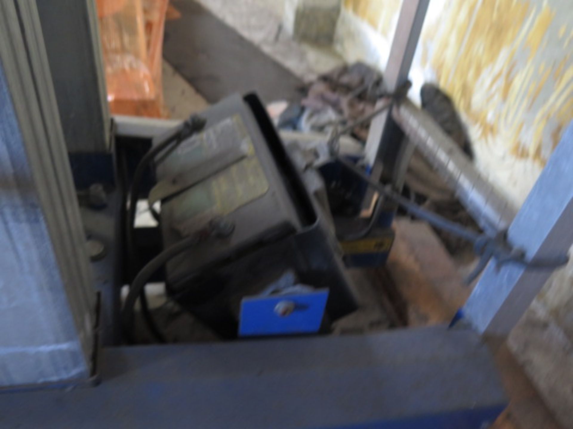 UpRight UL-31 Hydraulic Man Lift w/ Built-In Charger (SOLD AS-IS - NO ...