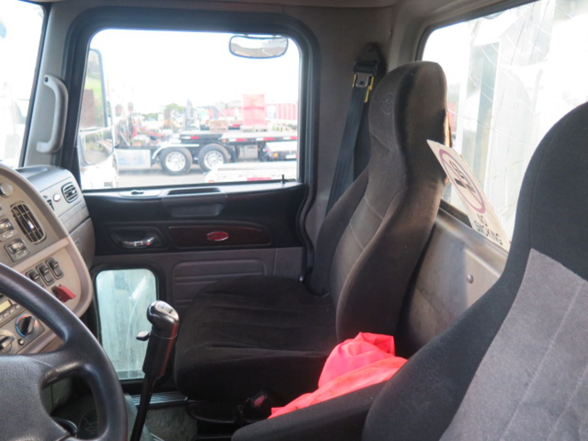 212 Peterbilt Day Cab Semi Tractor lisc# 9E28537 w/ Diesel Engine ...