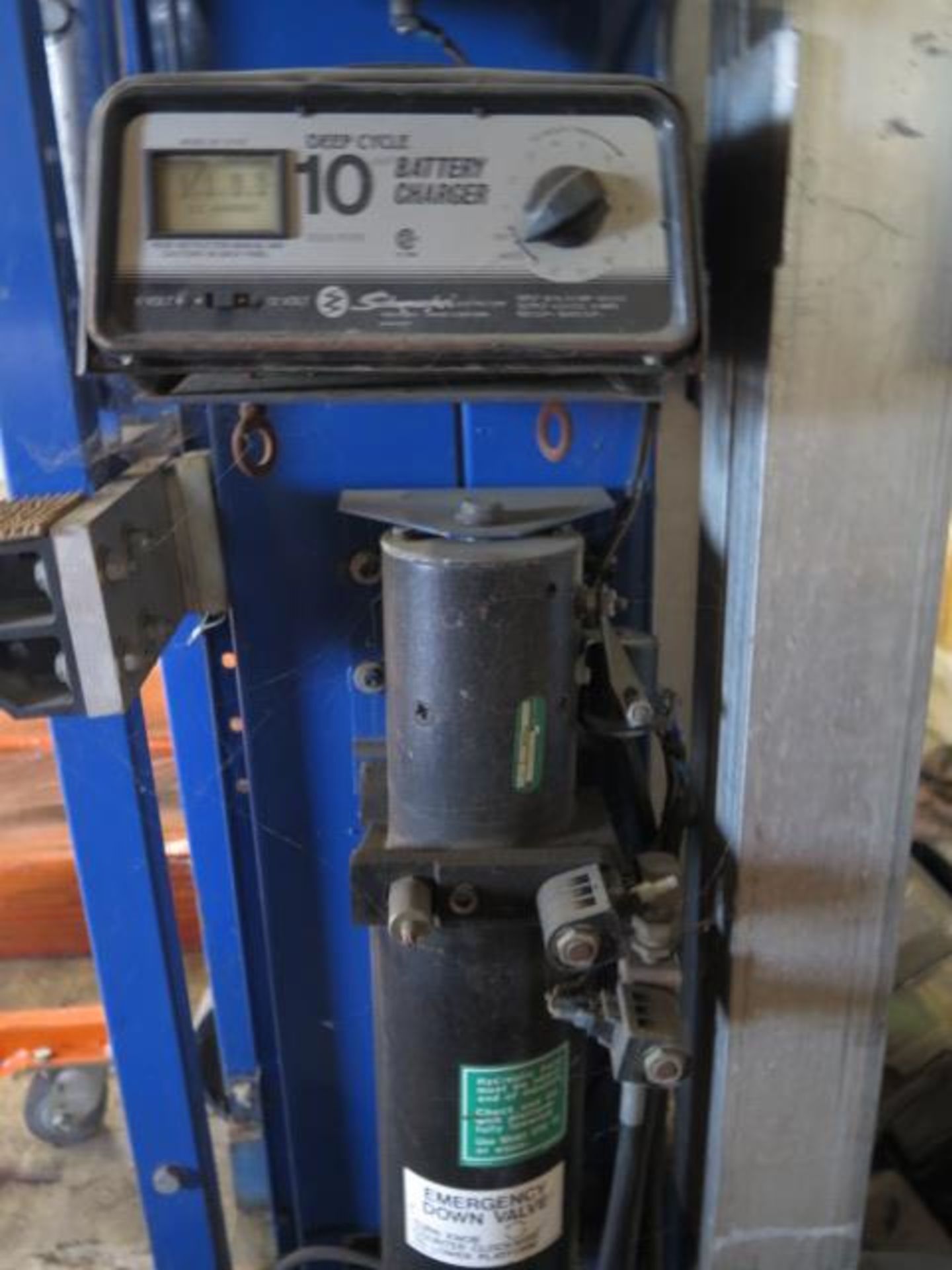 UpRight UL-31 Hydraulic Man Lift w/ Built-In Charger (SOLD AS-IS - NO ...