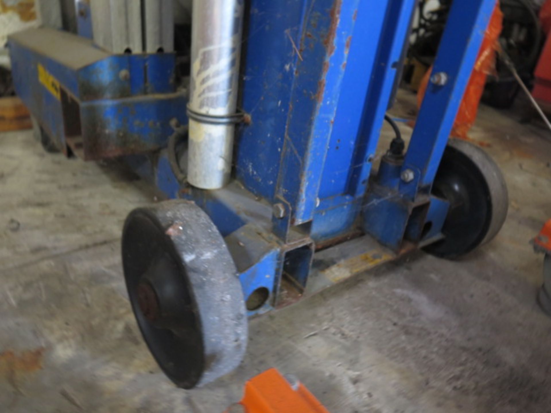 UpRight UL-31 Hydraulic Man Lift w/ Built-In Charger (SOLD AS-IS - NO ...