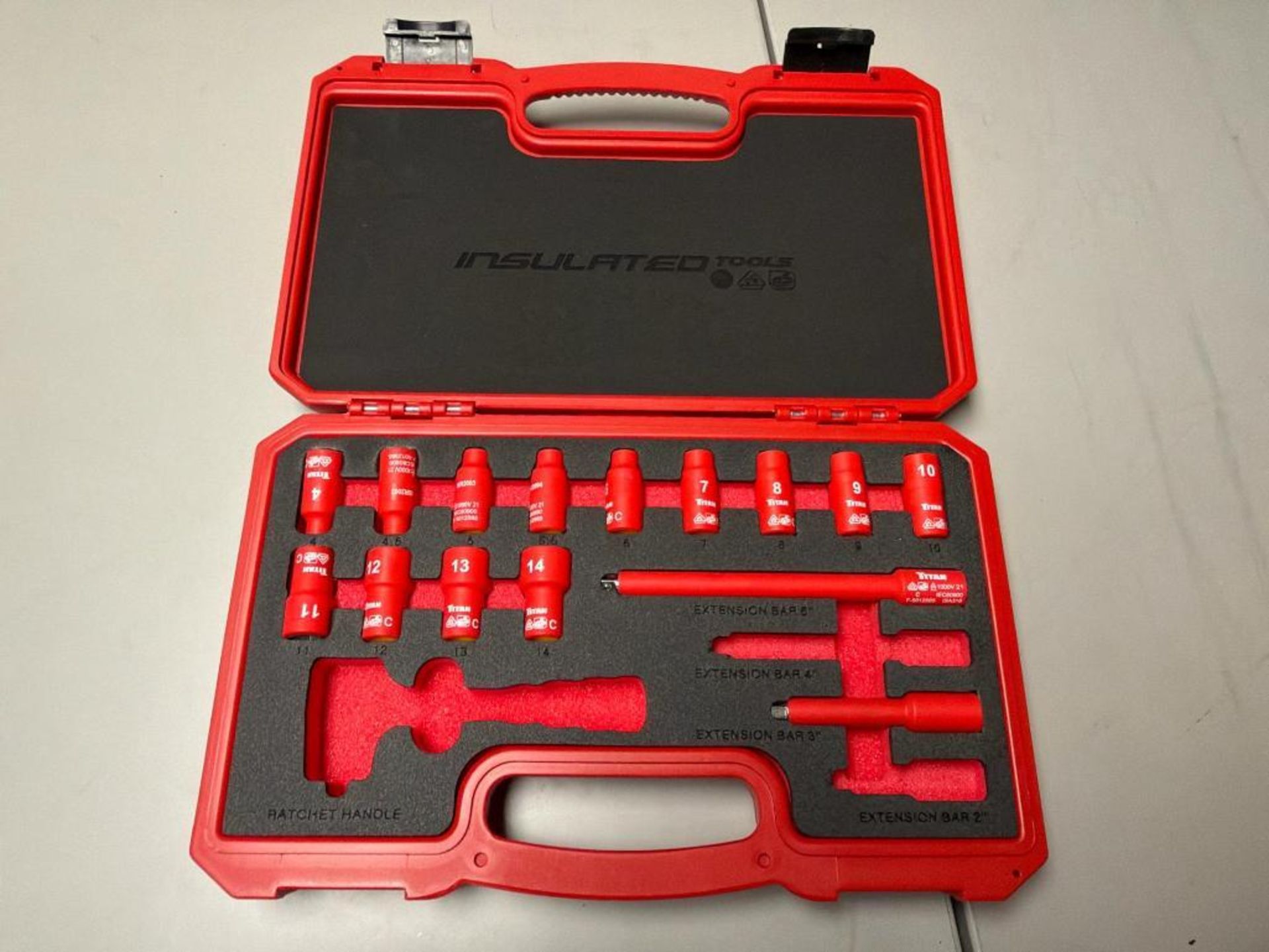 K Tool International 24-piece, 1/2" drive insulated socket wrench set ...