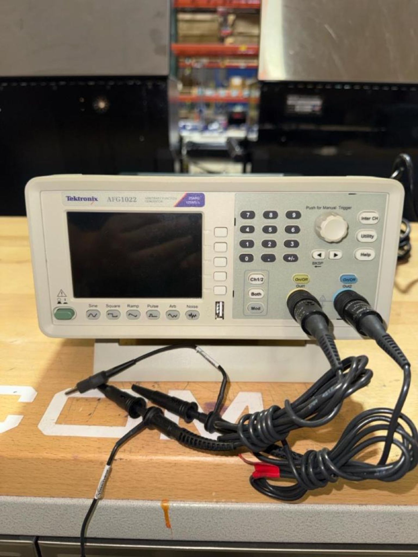 Tektronix Generator; Telethons AFG1022 Arbitrary Function Generator ...