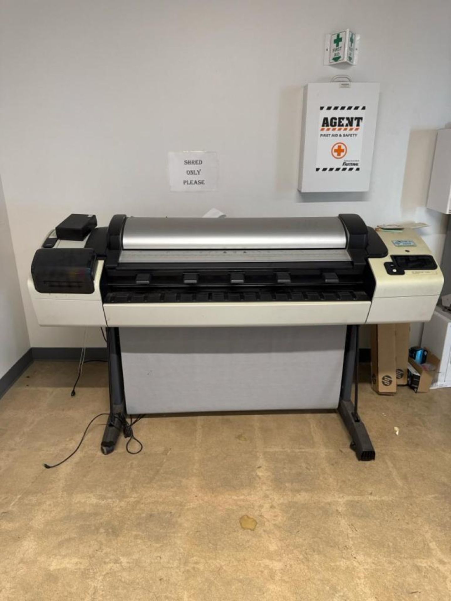 Plotter; Hp Designjet T2300 PostScript EMFP Printer