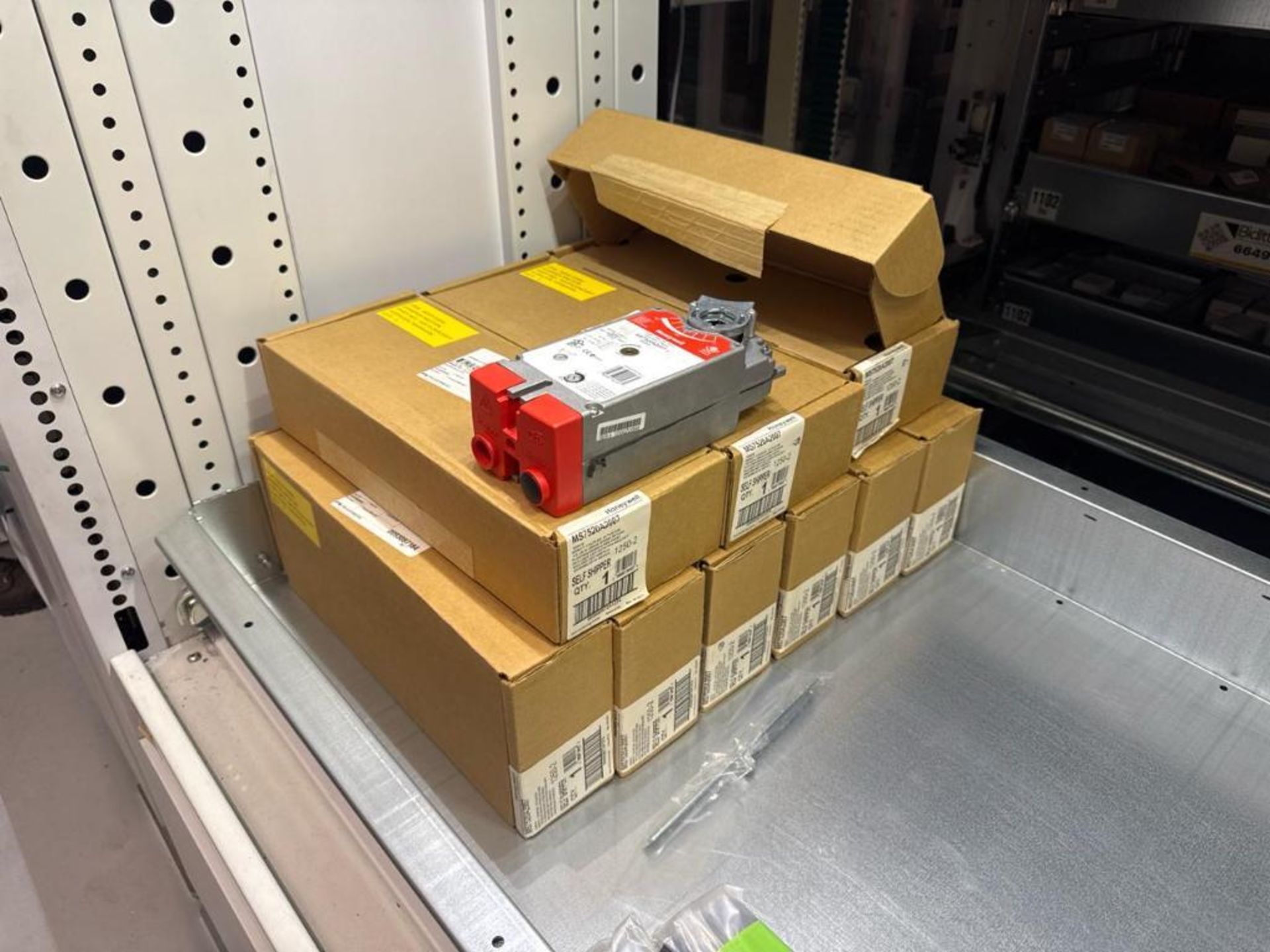 Divider Tray of 2022 - Damper Motors; (9) Honeywell MS7520A207007 ...