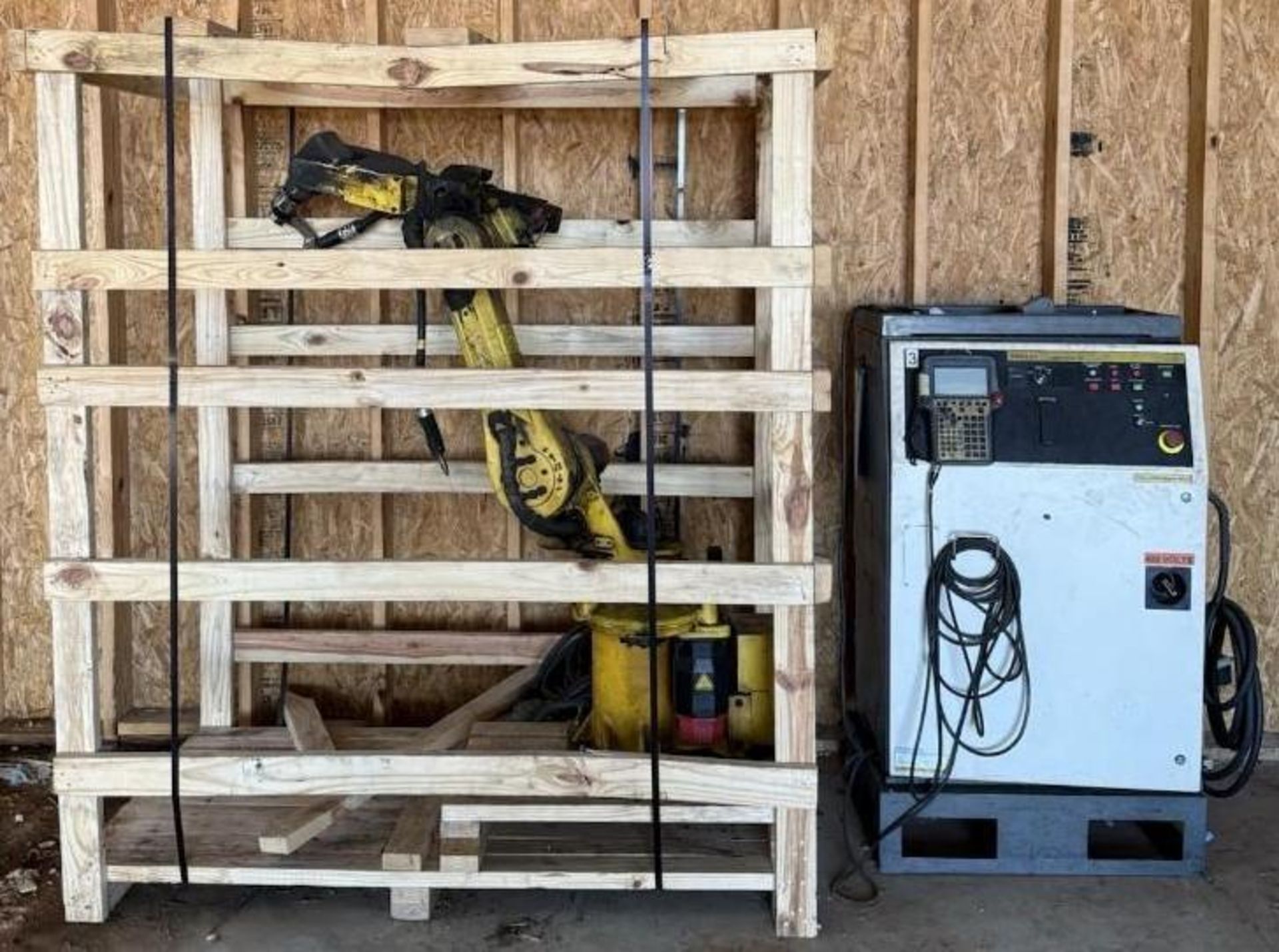 Location: Oak Grove, KY Loading Fee: $75.00 Fanuc Arc Mate 100i Robot w ...