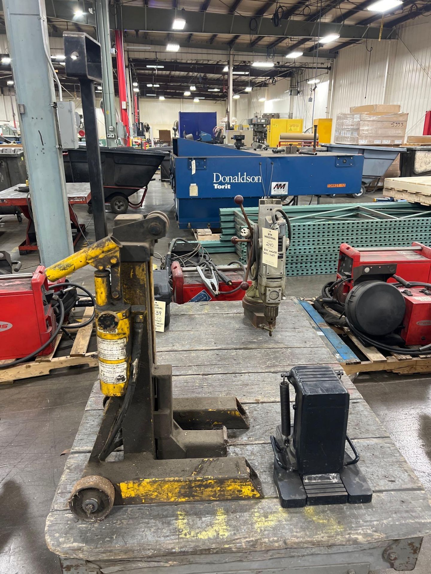 Lot of (2) Toe Jacks (1) 5 Ton Capacity (1) 10 Ton OmegaLift Capacity
