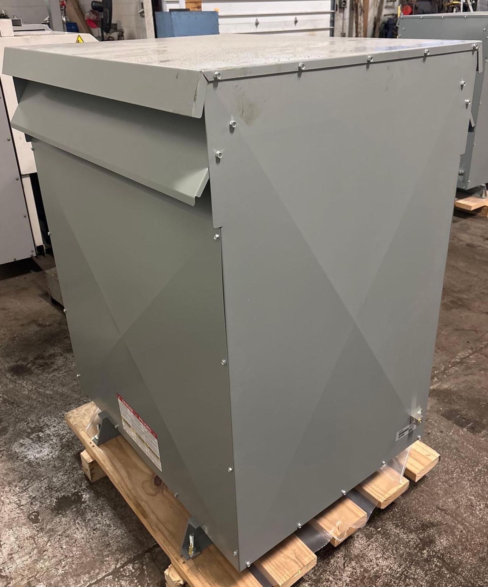 Loading Fee $35 275 KVA Hammond #DM275JP Transformer