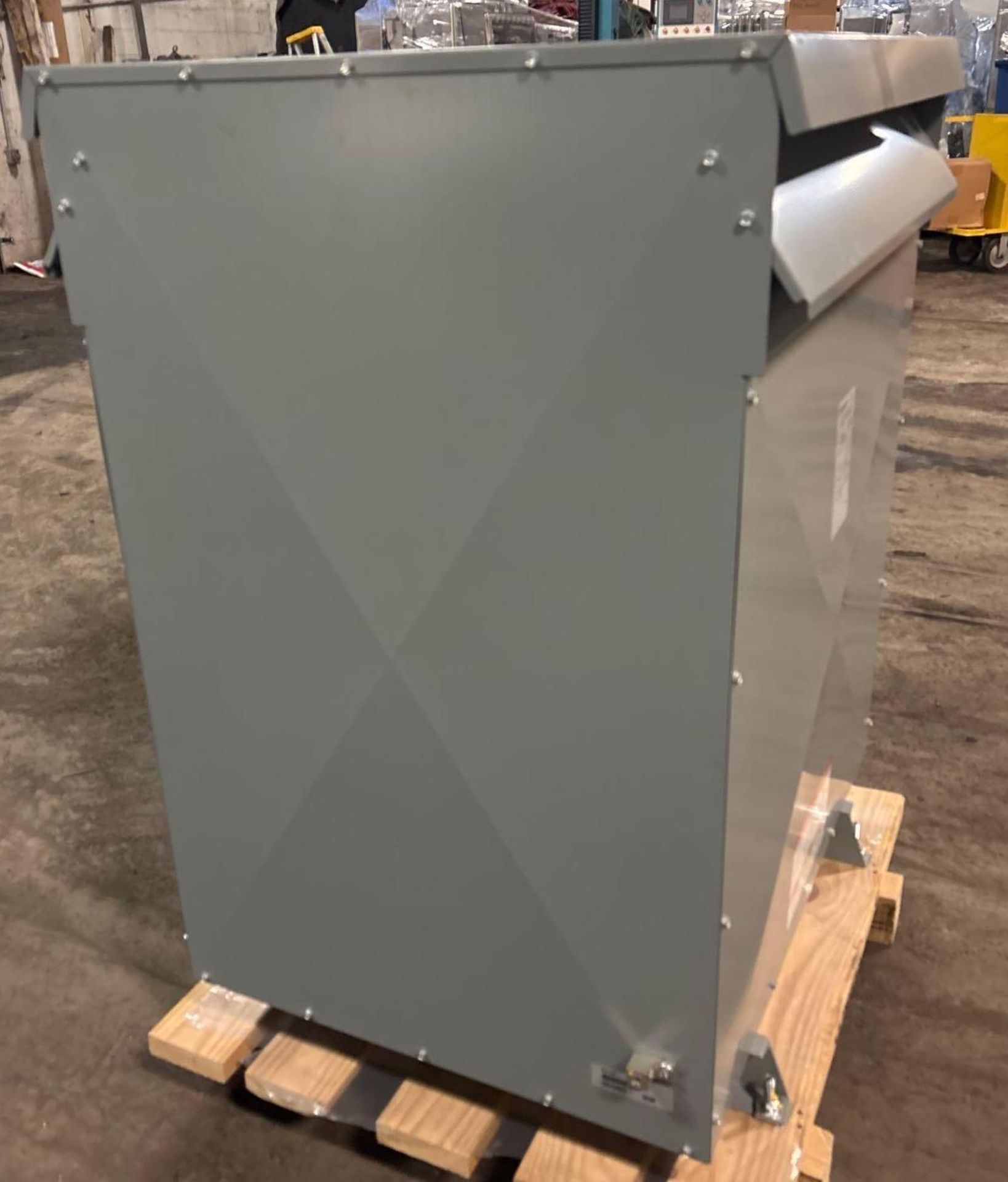 Loading Fee $35 275 KVA Hammond #DM275JP Transformer