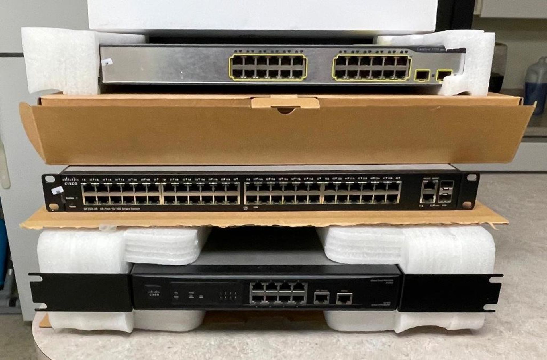Loading Fee: Lot of (3) Network Switching Stations Cisco #SF-200 48 ...
