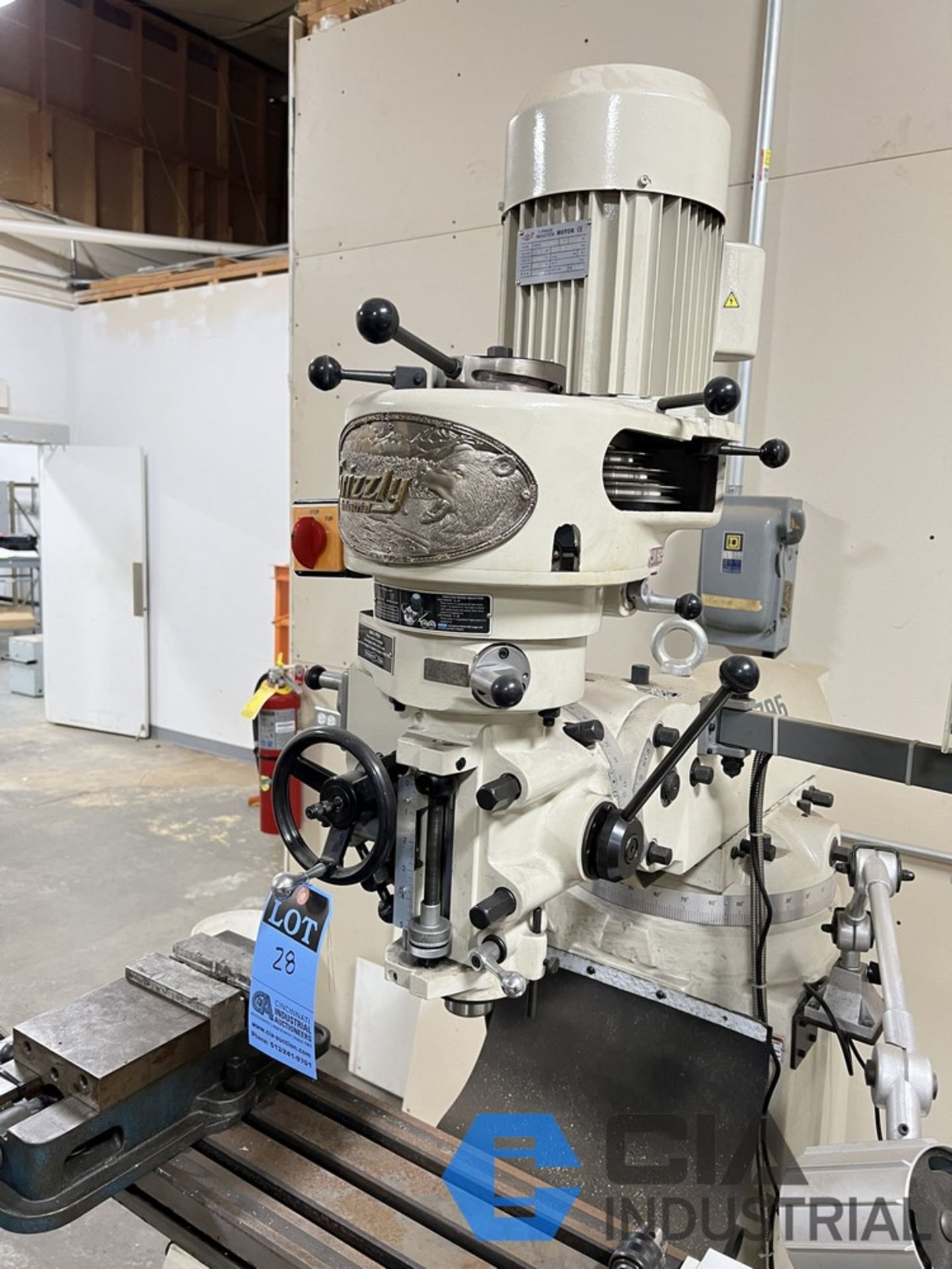 3-HP GRIZZLY MODEL G0796 VERTICAL MILL; S/N 151784, SINO SDS6-2V DRO, 9 ...