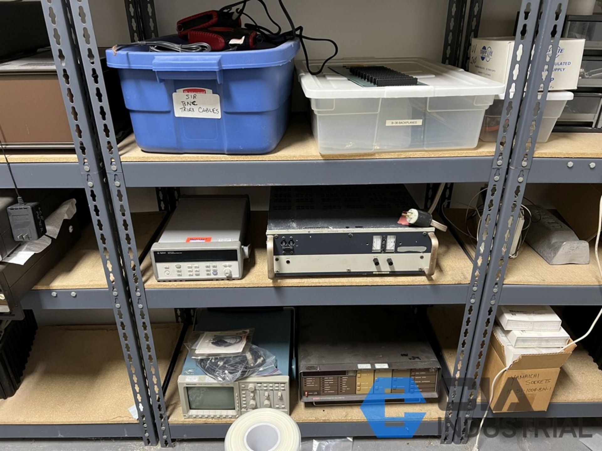 (LOT) CONTENTS OF ROOM INCLUDING ELECTRONICS AND PARTS