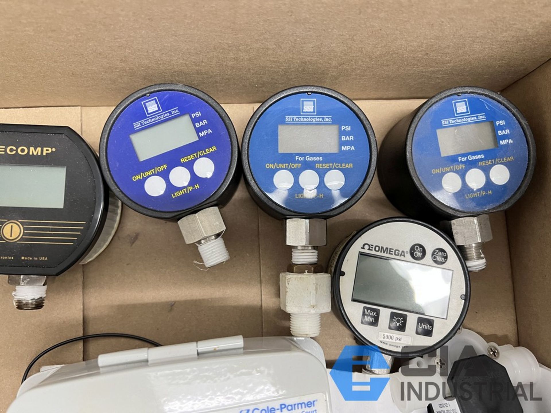 (LOT) DIGITAL GAUGES
