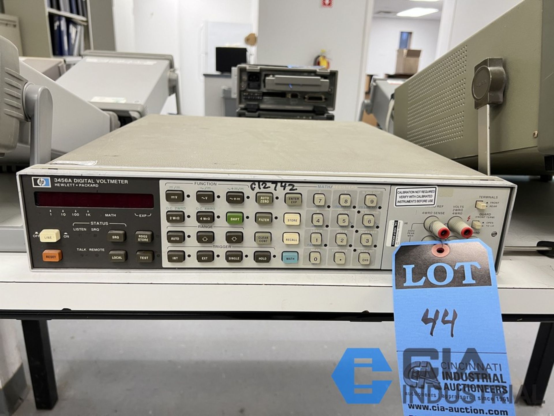 HP MODEL 3456A DIGITAL VOLTMETER