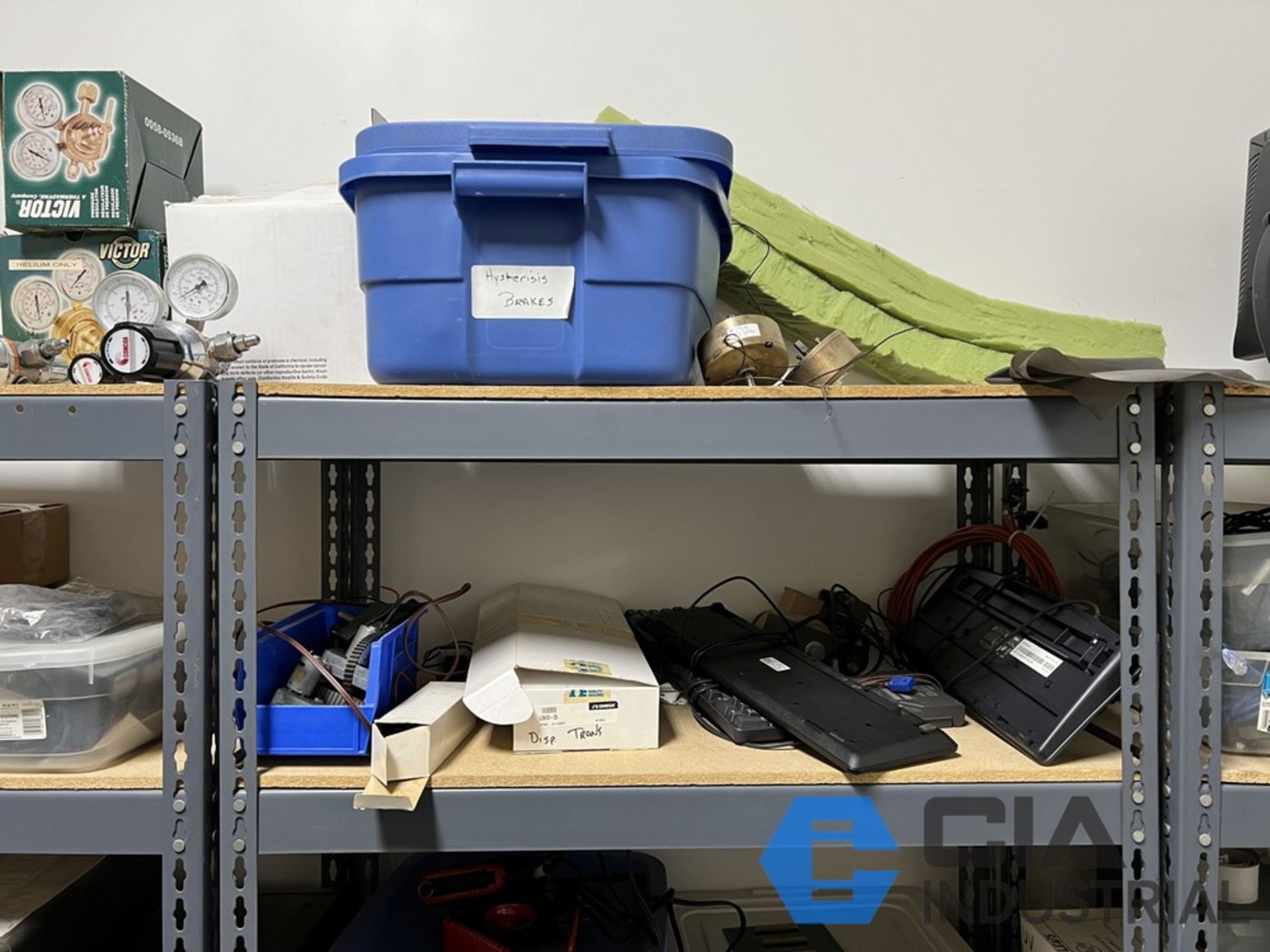 (LOT) CONTENTS OF ROOM INCLUDING ELECTRONICS AND PARTS