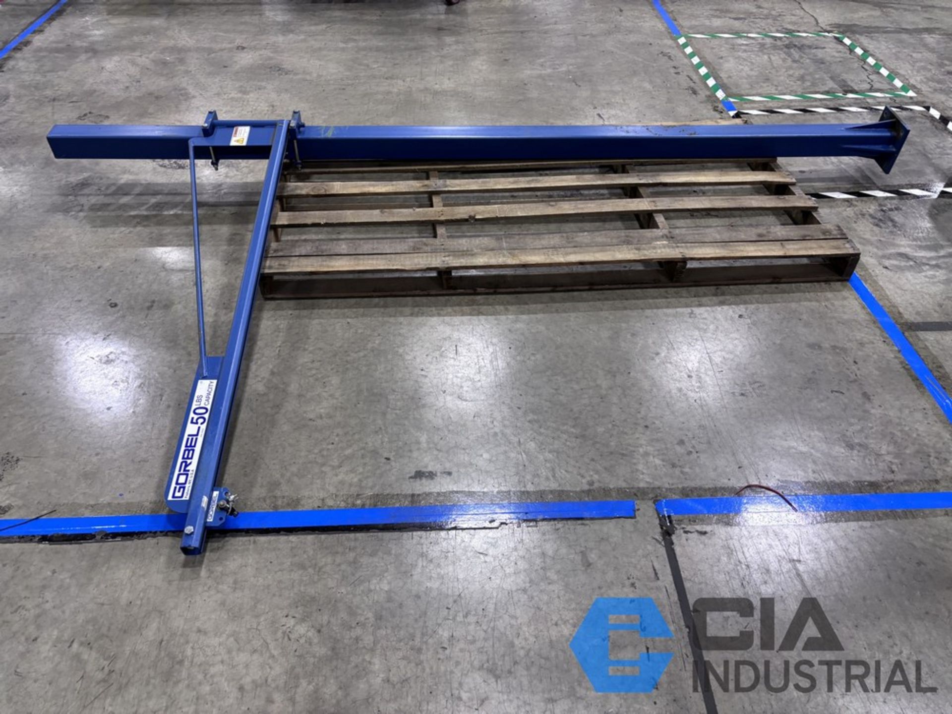 70" ARM X 11'3" HIGH OVERALL GLOBAL FLOOR MOUNT STEEL POST TROLLEY ...