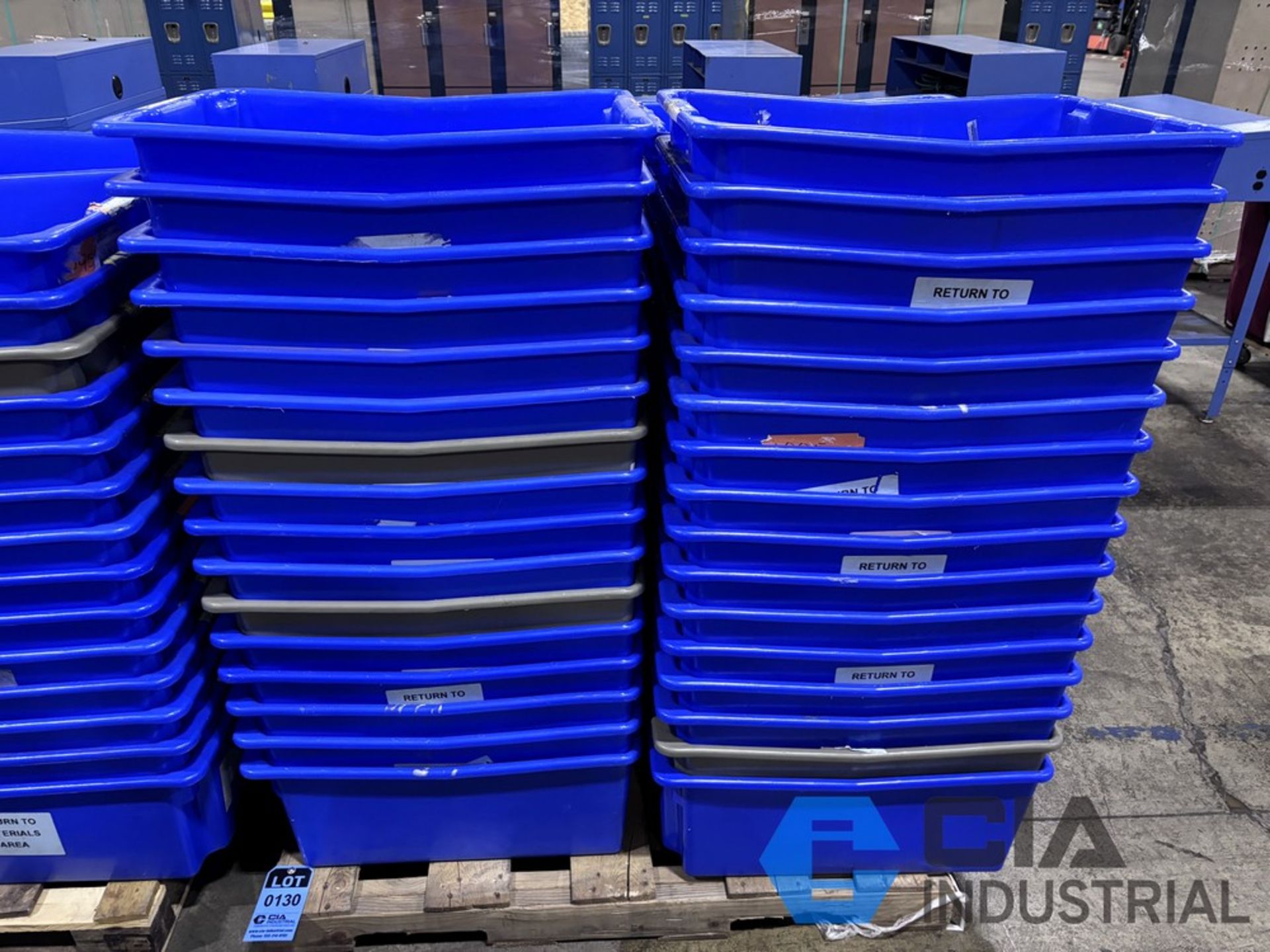 { Choice of lots: 130 (P) } 24" X 18" X 10" STACKABLE PLASTIC TOTES ...