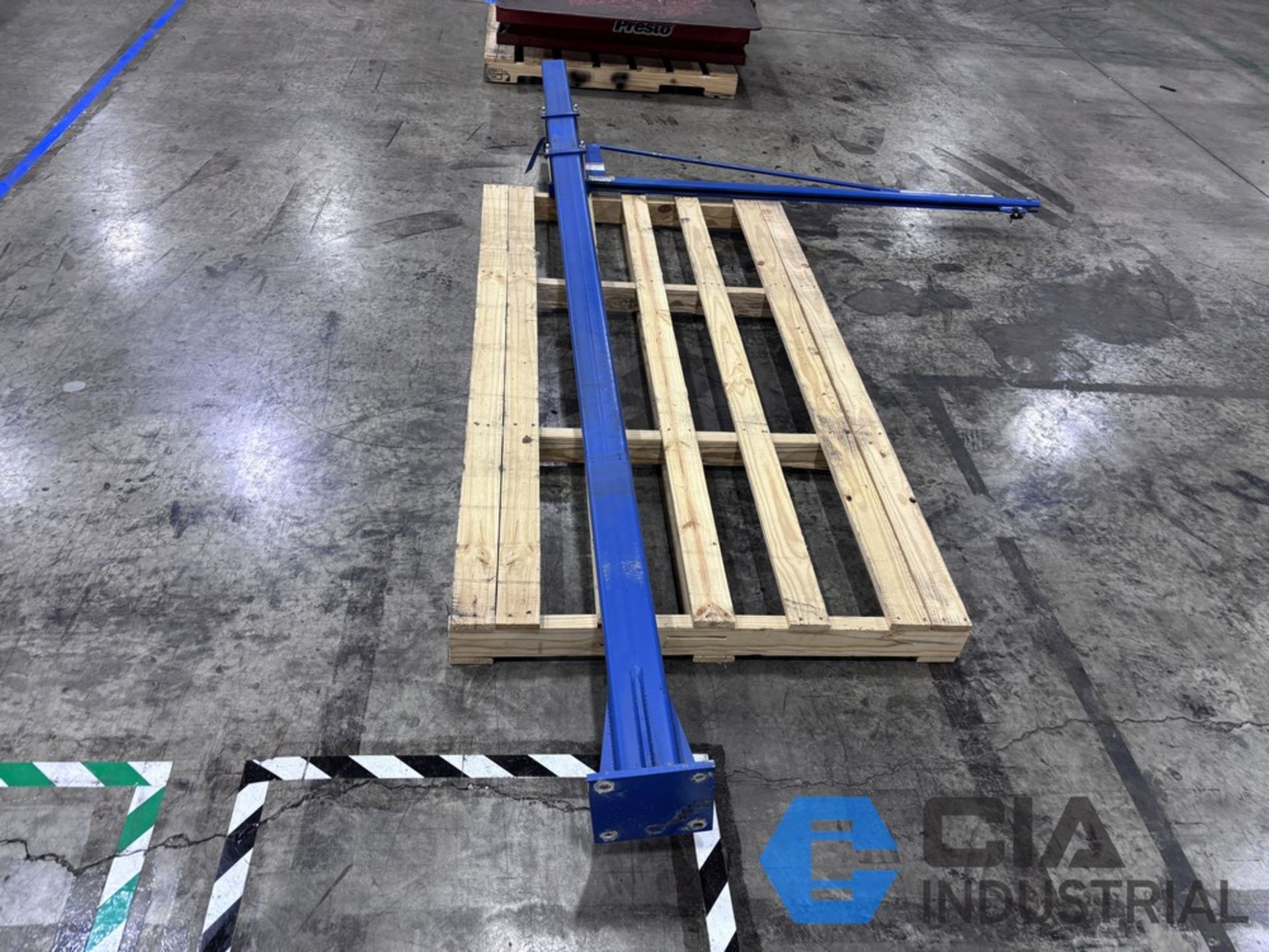 70" ARM X 11'3" HIGH OVERALL GLOBAL FLOOR MOUNT STEEL POST TROLLEY ...
